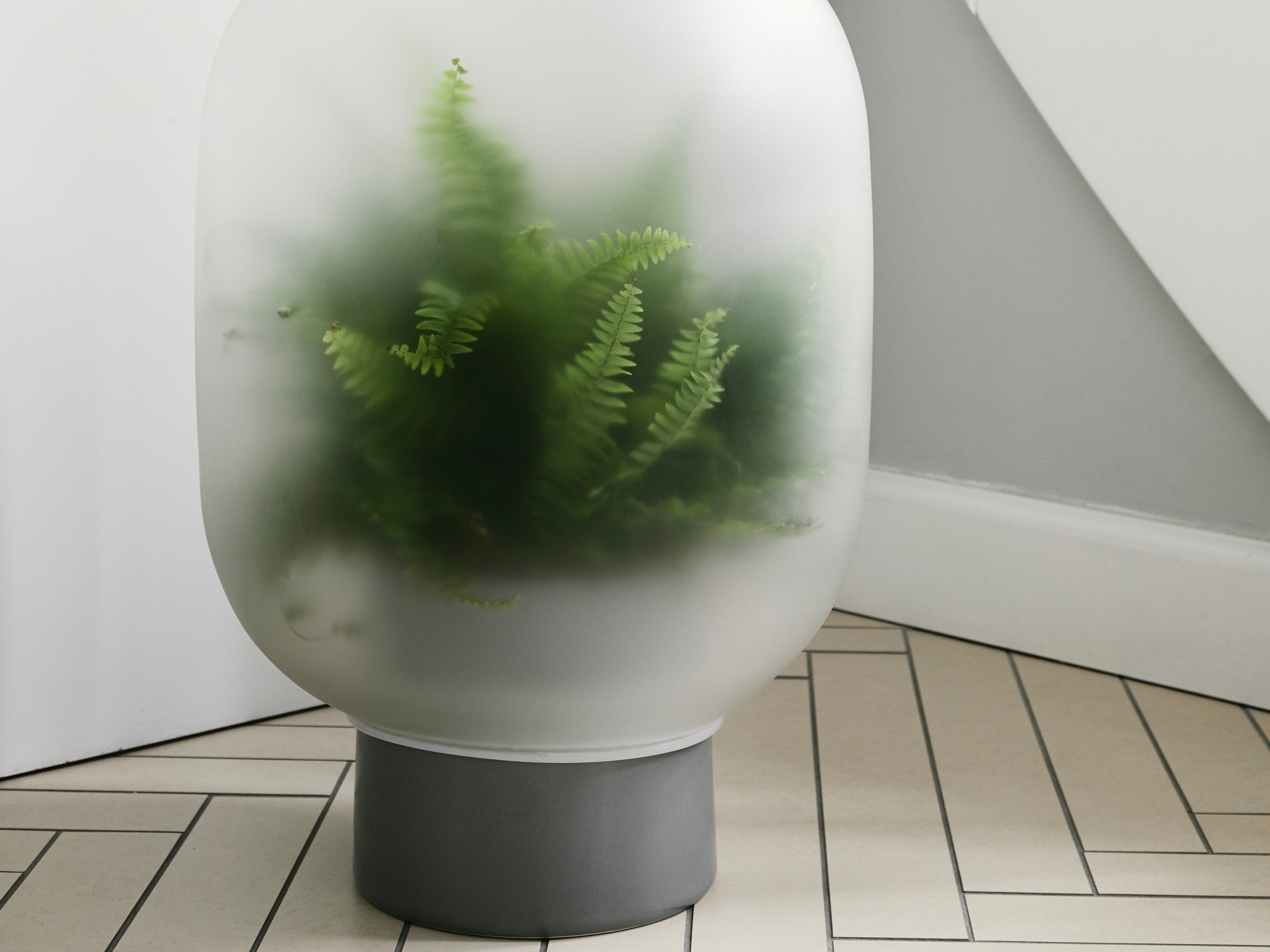 NEBL | Frosted glass vase By Gejst design Michael Rem