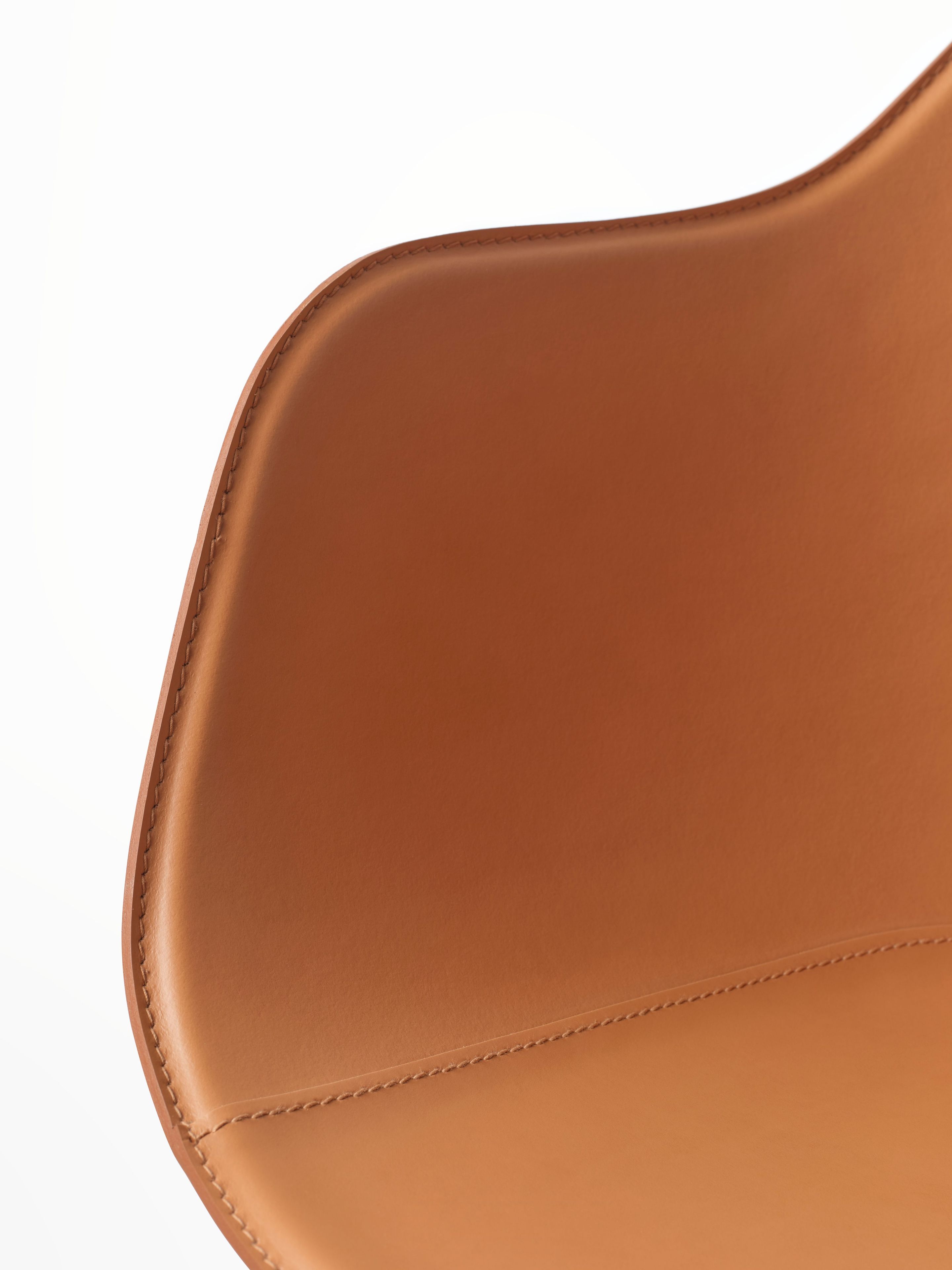 NEW LADY CALYX - 07D Swivel upholstered leather chair with armrests By ...