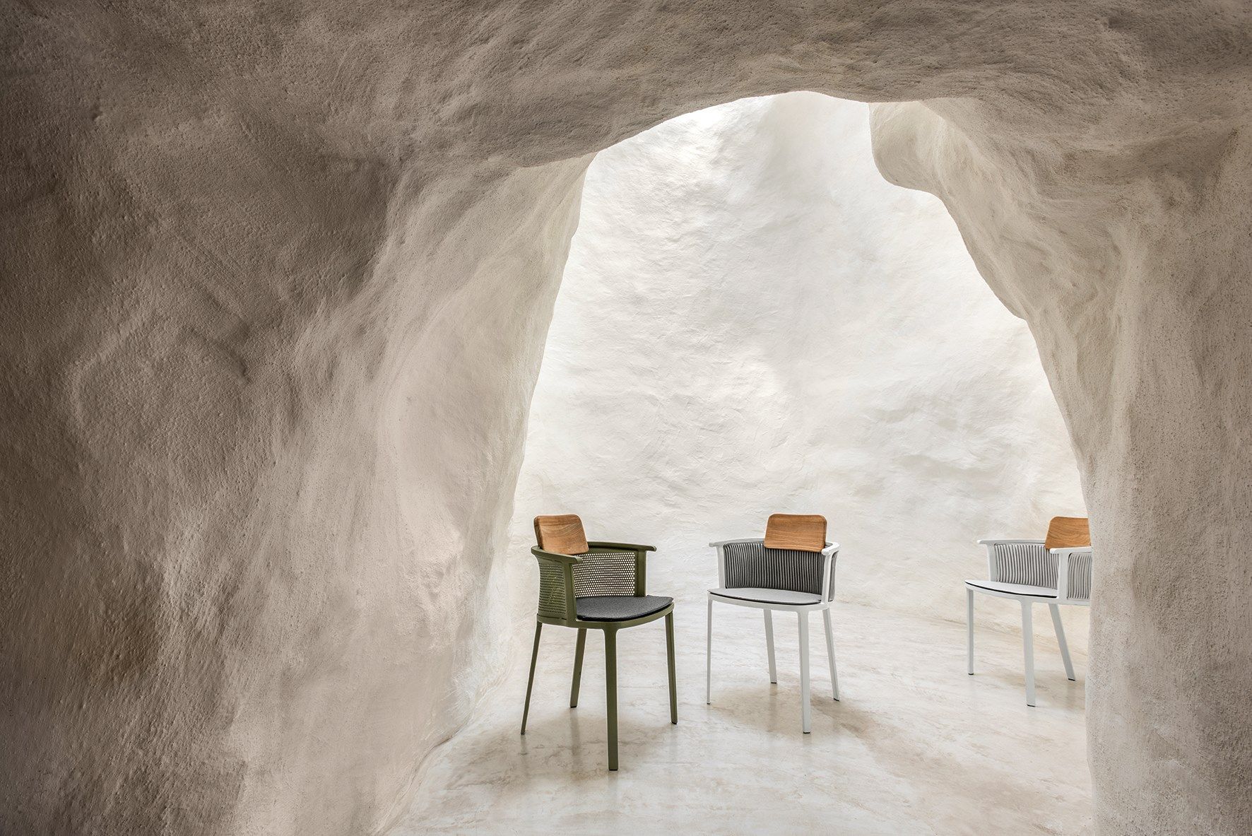 NICOLETTE Stackable aluminium garden chair By Ethimo | design Patrick Norguet