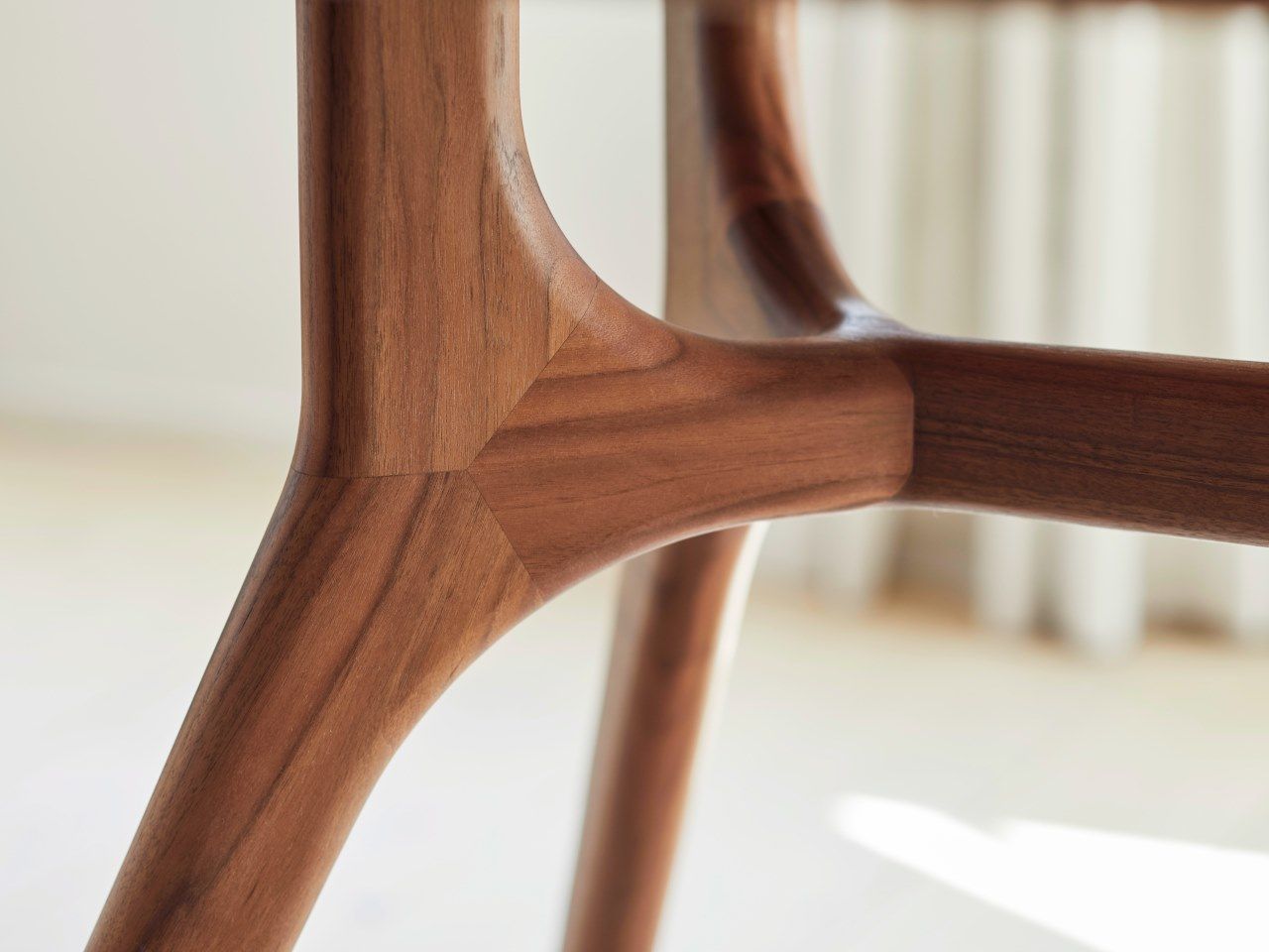 NIL | Table By more design Gil Coste