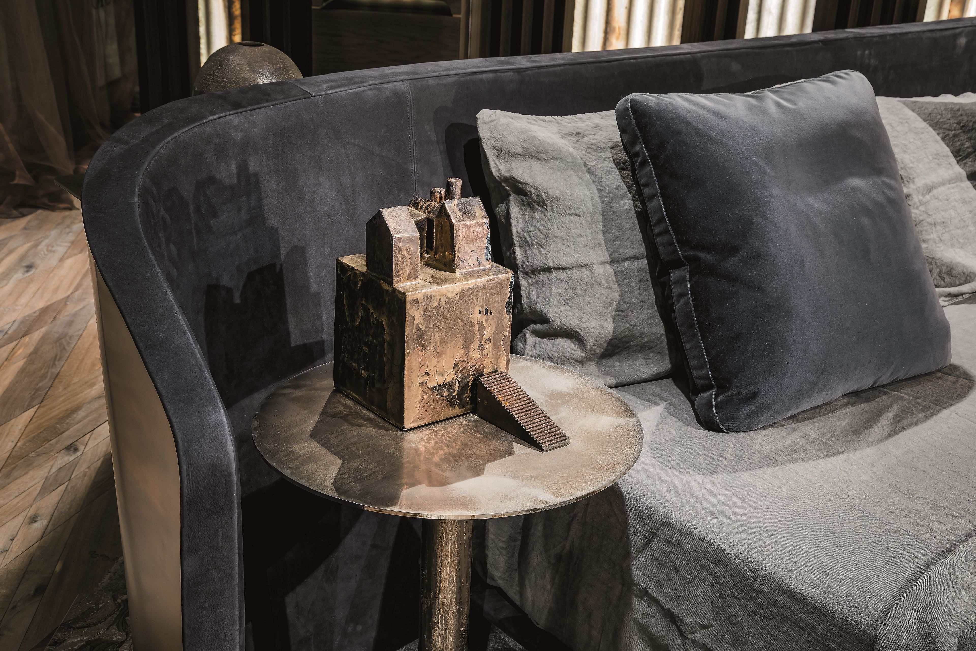 NOCTIS Upholstered fabric bed By Henge | design Massimo Castagna