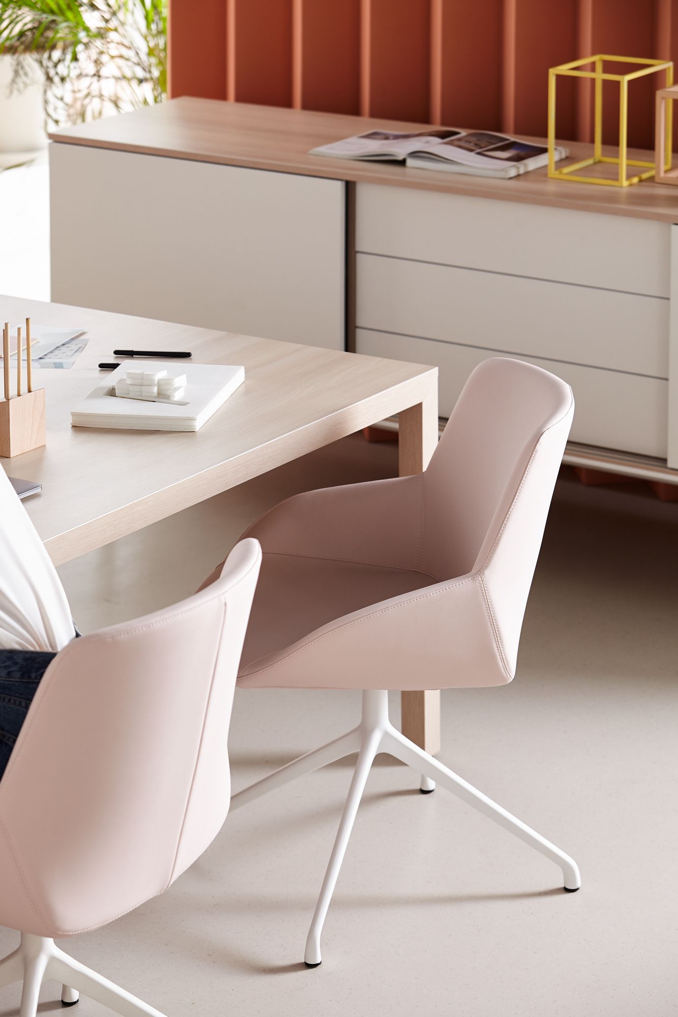 NOOM | Trestle-based chair Noom Collection By ACTIU design Alegre Design