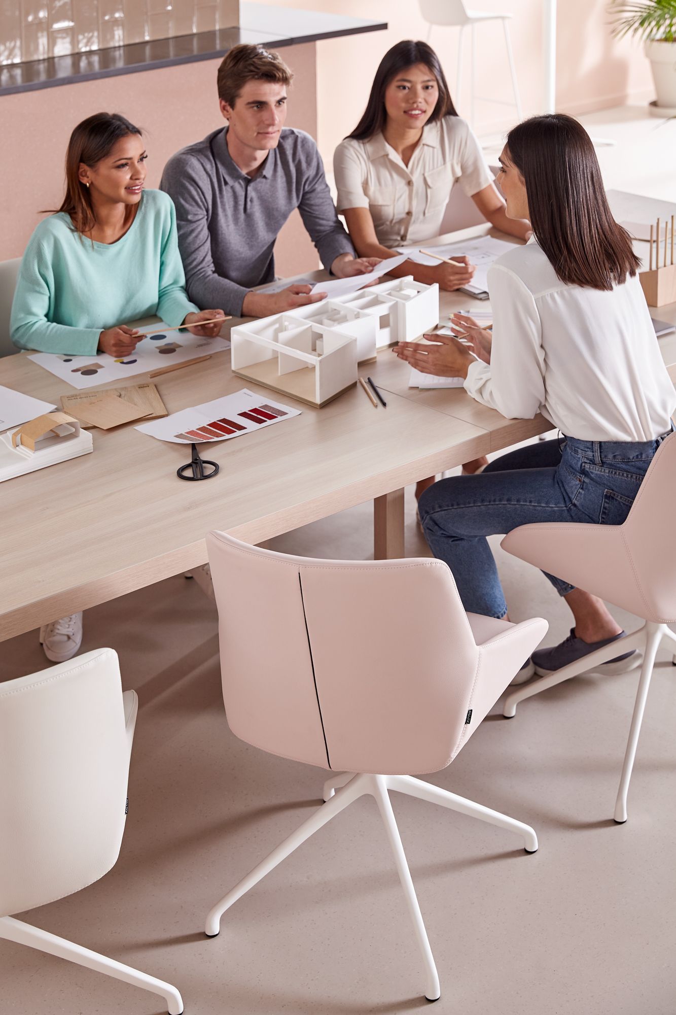 NOOM | Trestle-based chair Noom Collection By ACTIU design Alegre Design