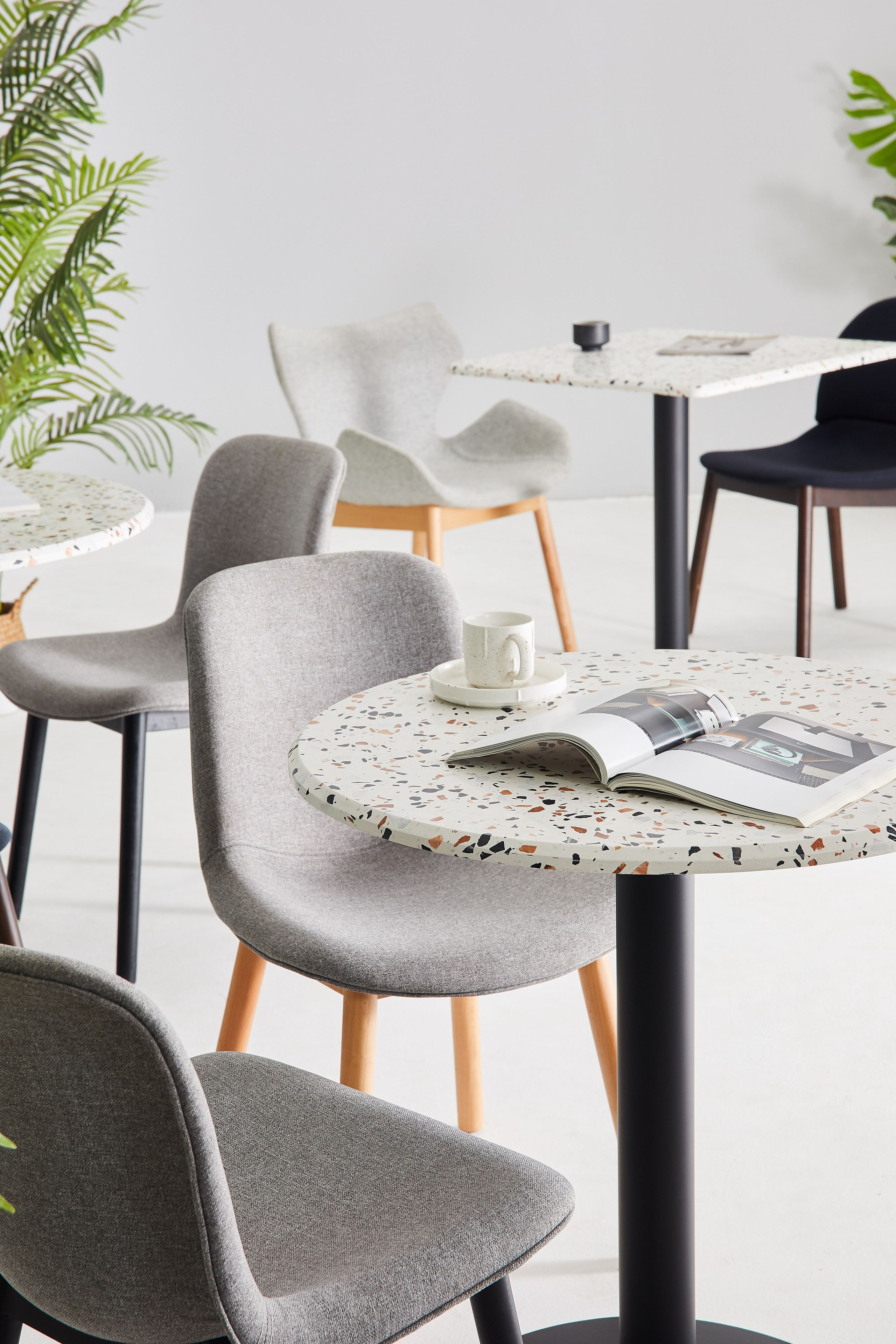 NOUGAT | Round table Table By grado design