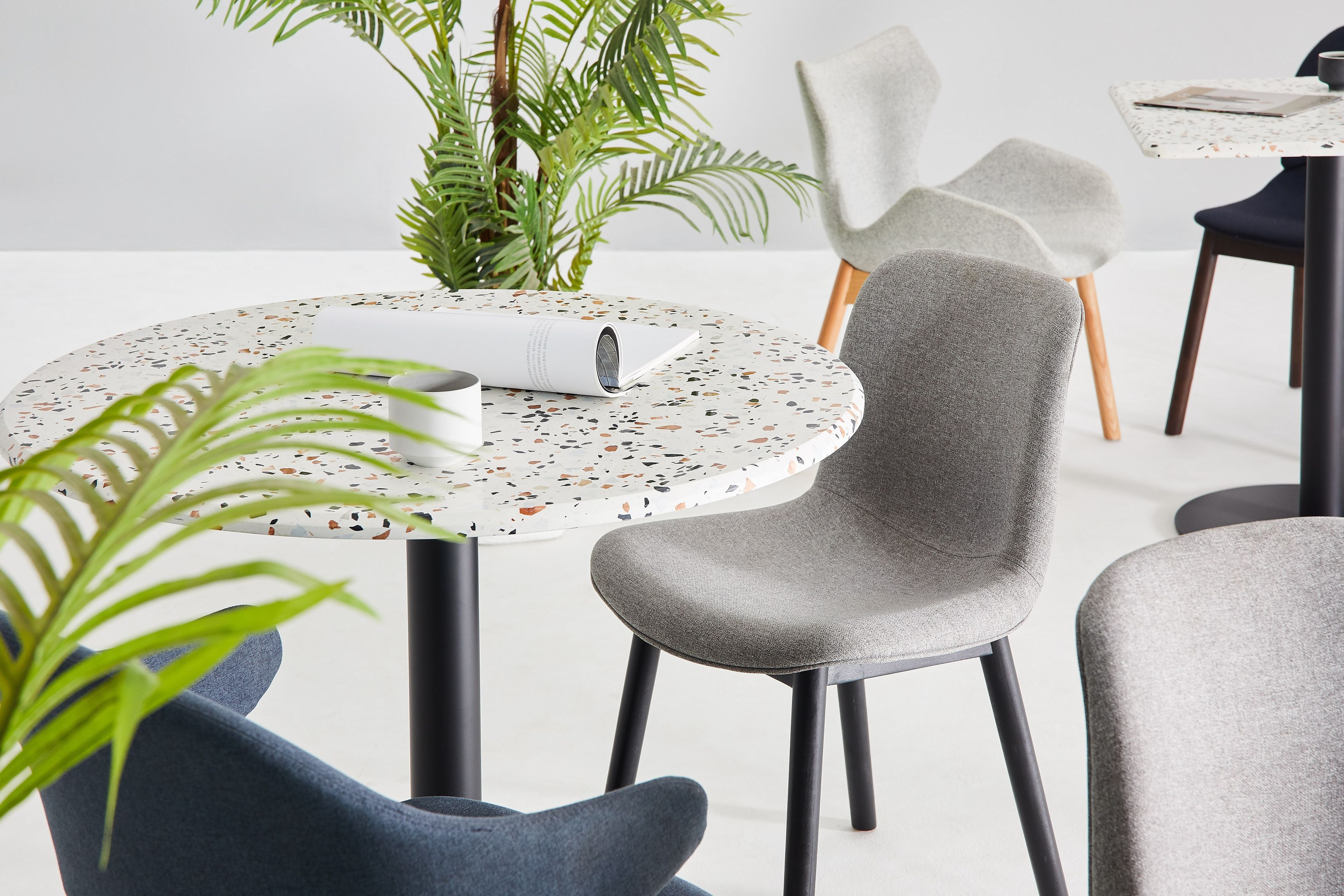 NOUGAT | Round table Table By grado design