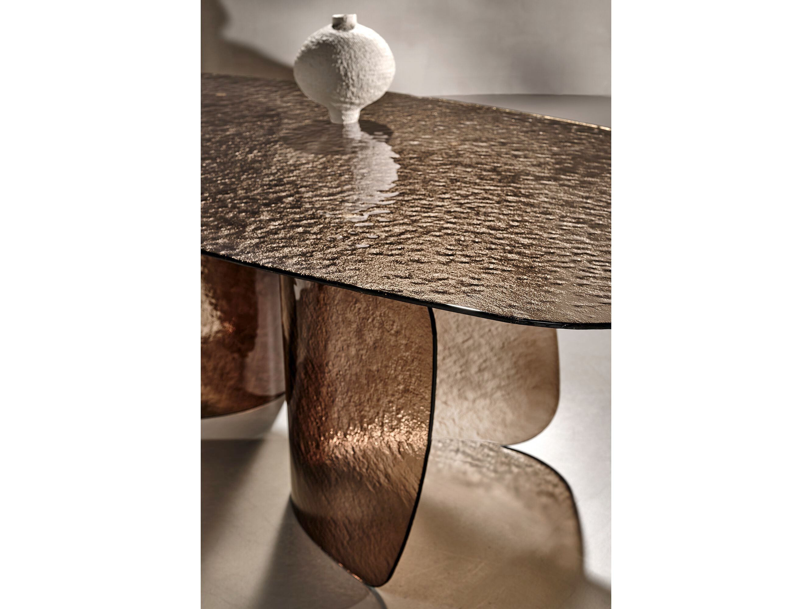 BLUR Table By Naturedesign