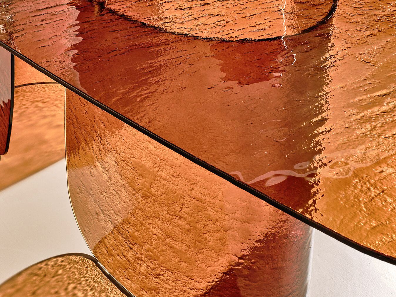 BLUR Table By Naturedesign