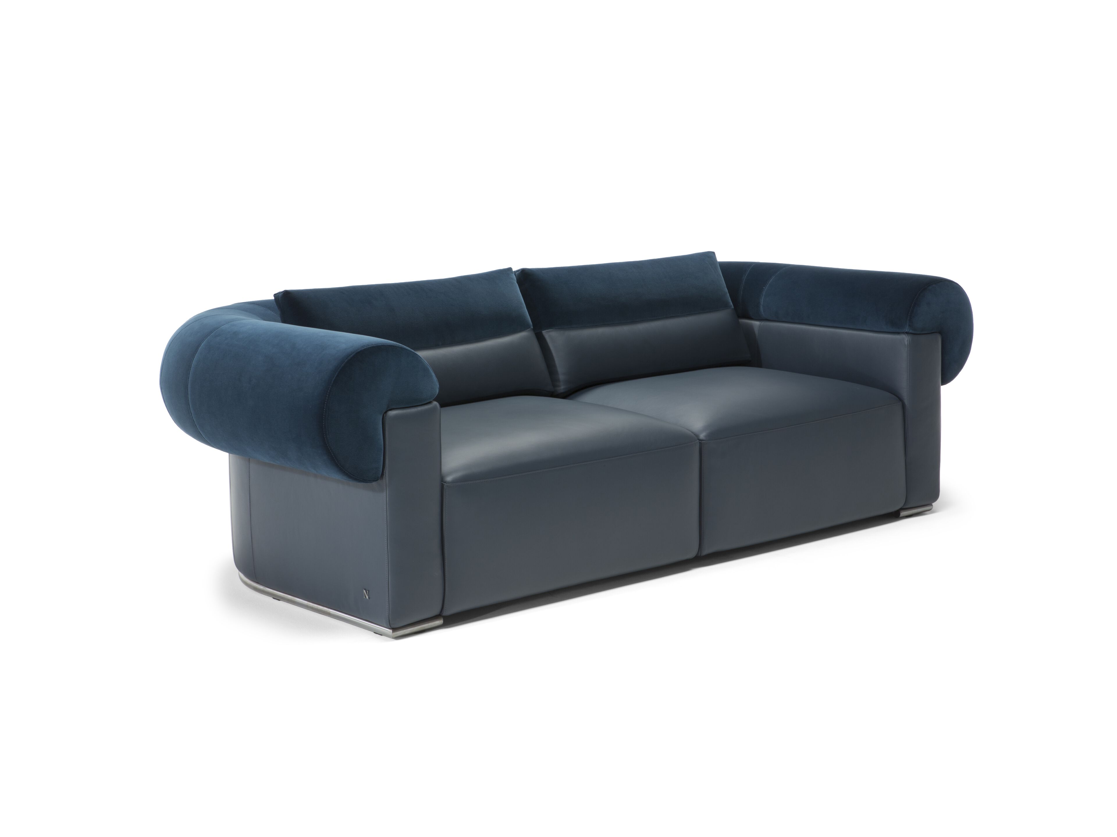 NEW CLASSIC Sofa By Natuzzi Italia | design Fabio Novembre