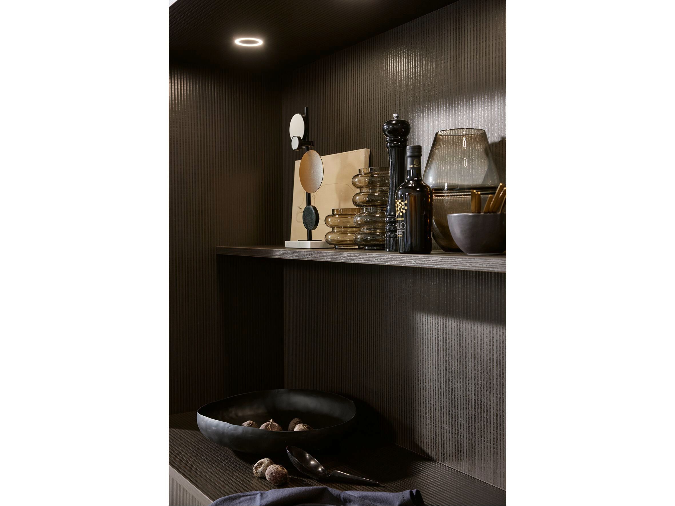 ARTLINE Stripe wood coffee / PLUS Lava soft mat Kitchen By Nolte Küchen