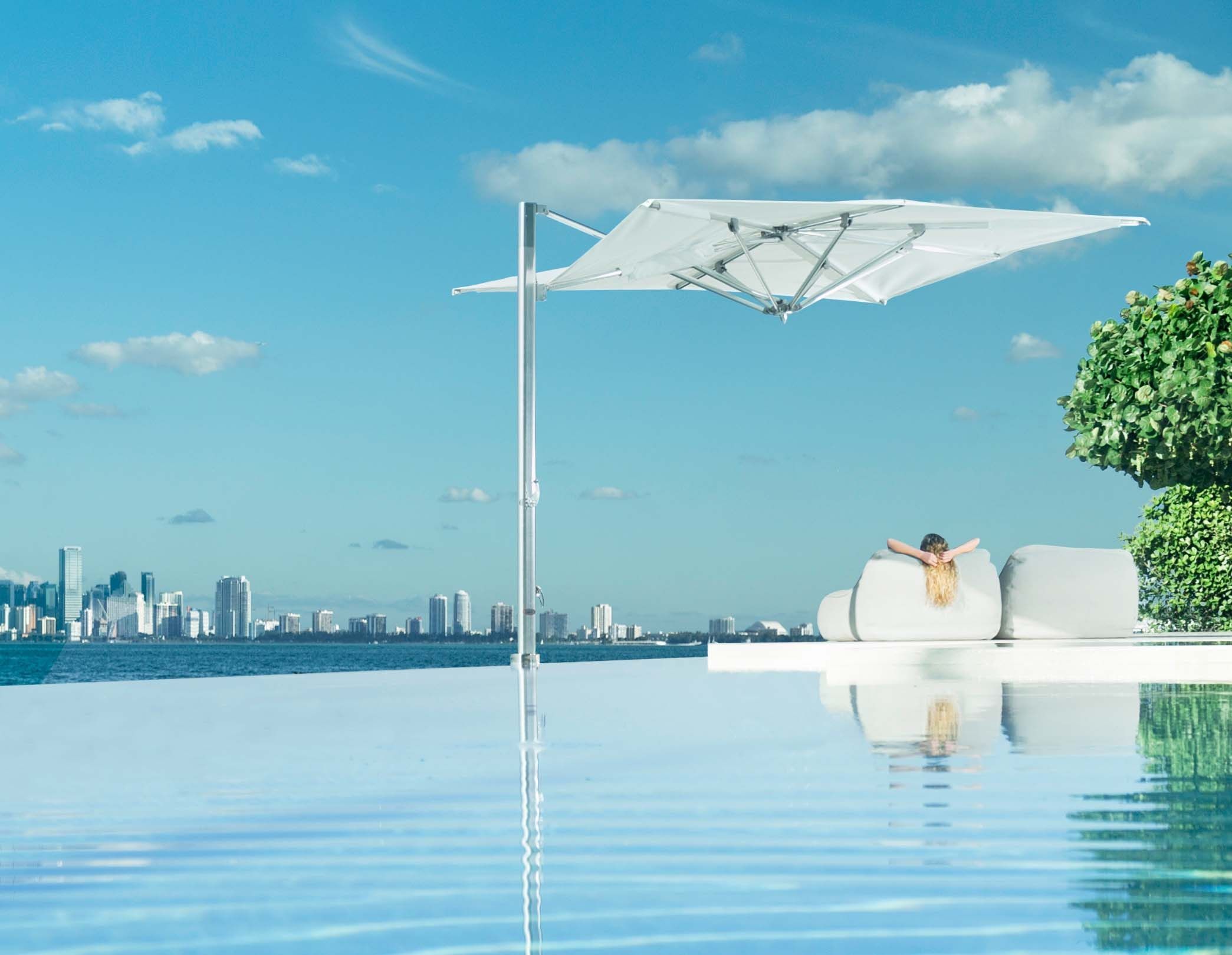 OCEAN MASTER MAX CANTILEVER ZERO HORIZON By Tuuci diseño Dougan Clarke