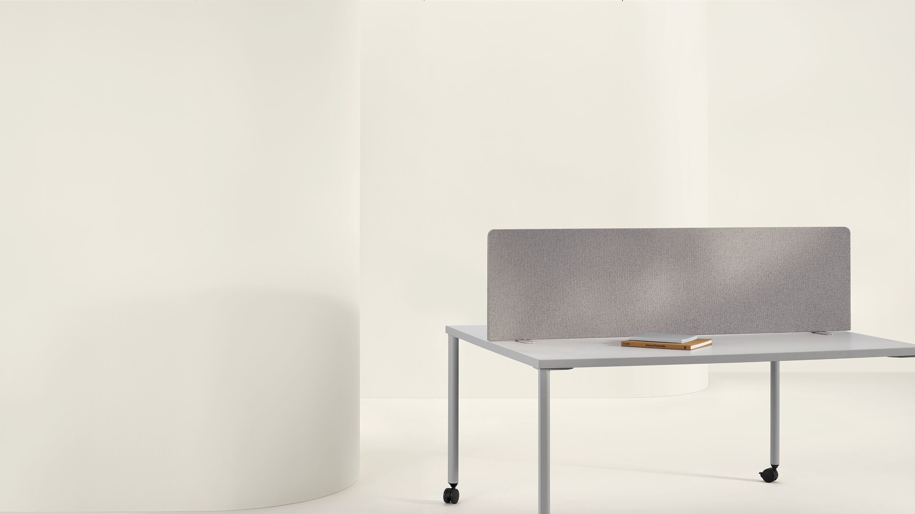 OE1 | Meeting table By Herman Miller