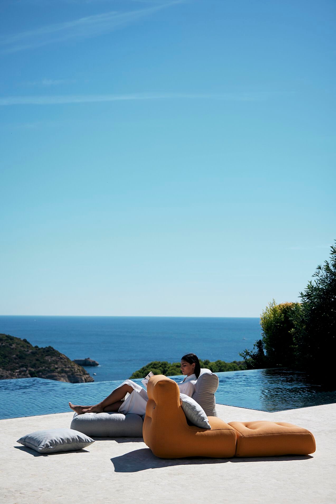 SIT POOL Indoor / outdoor armchair By OGO