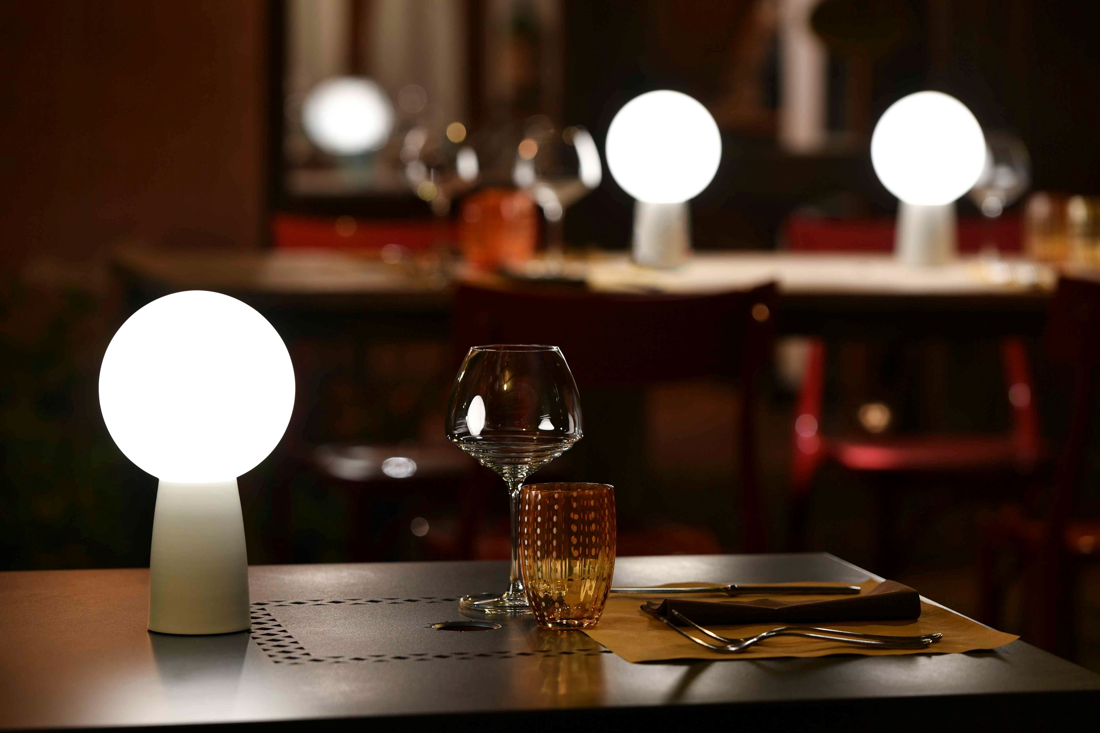 LED indirect light aluminium table lamp with dimmer OLIMPIA By ...