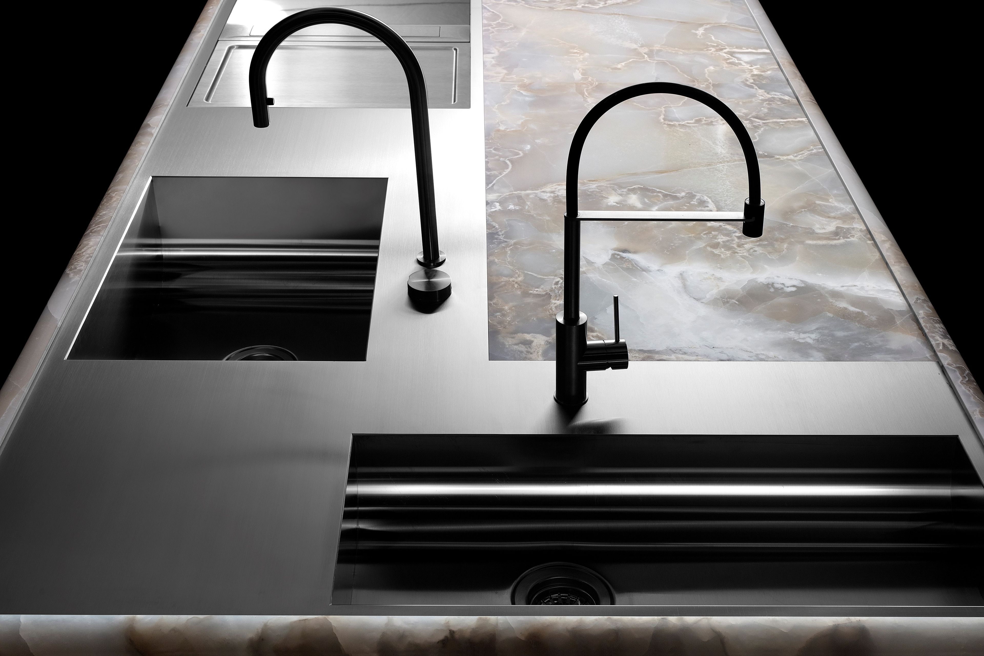 ONEON kitchen By Henge design Massimo Castagna