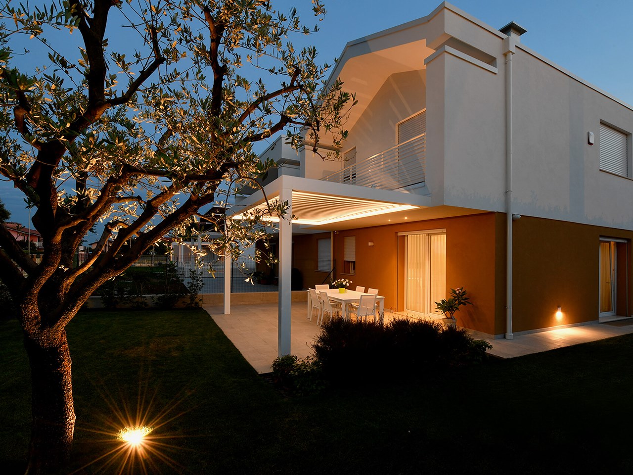 Pergola addossata bioclimatica in alluminio OPENLIGHT | Pergola ...