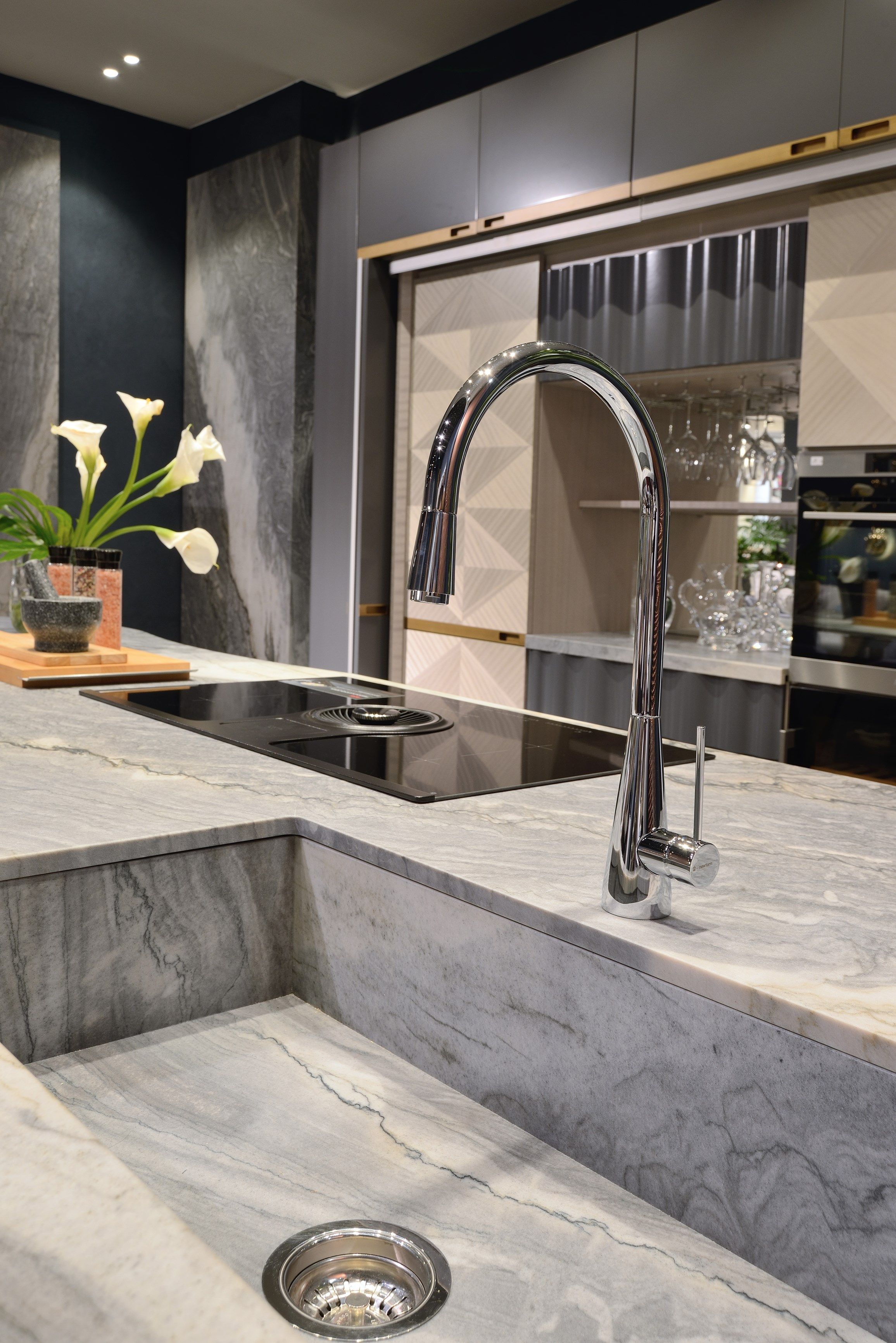 OPTICAL SKIN | Kitchen with island By Carpanelli