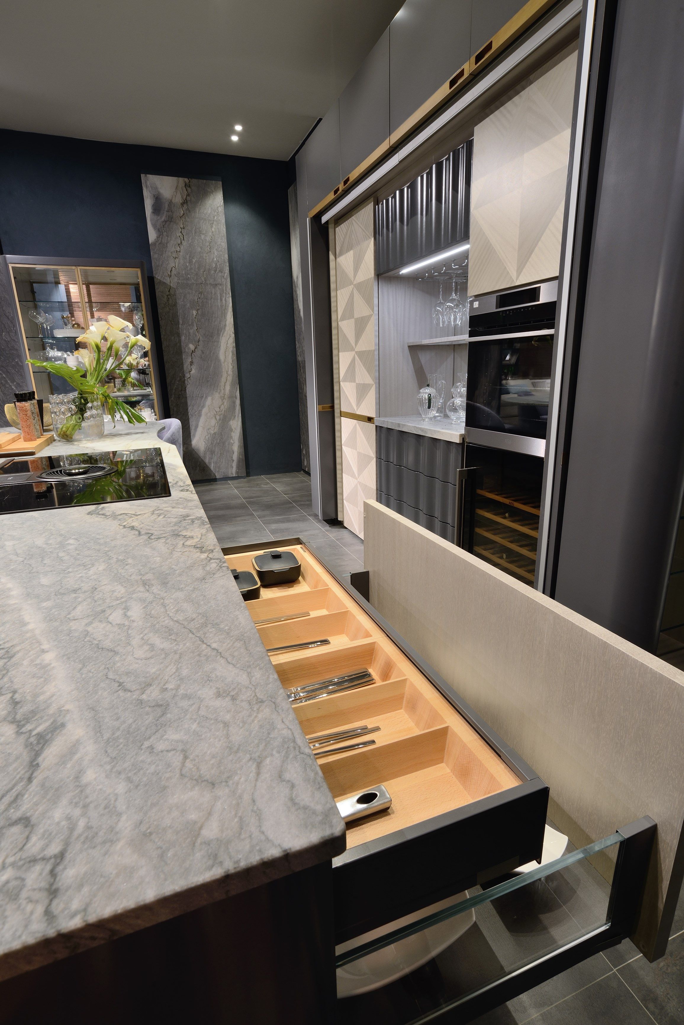 OPTICAL SKIN | Kitchen with island By Carpanelli