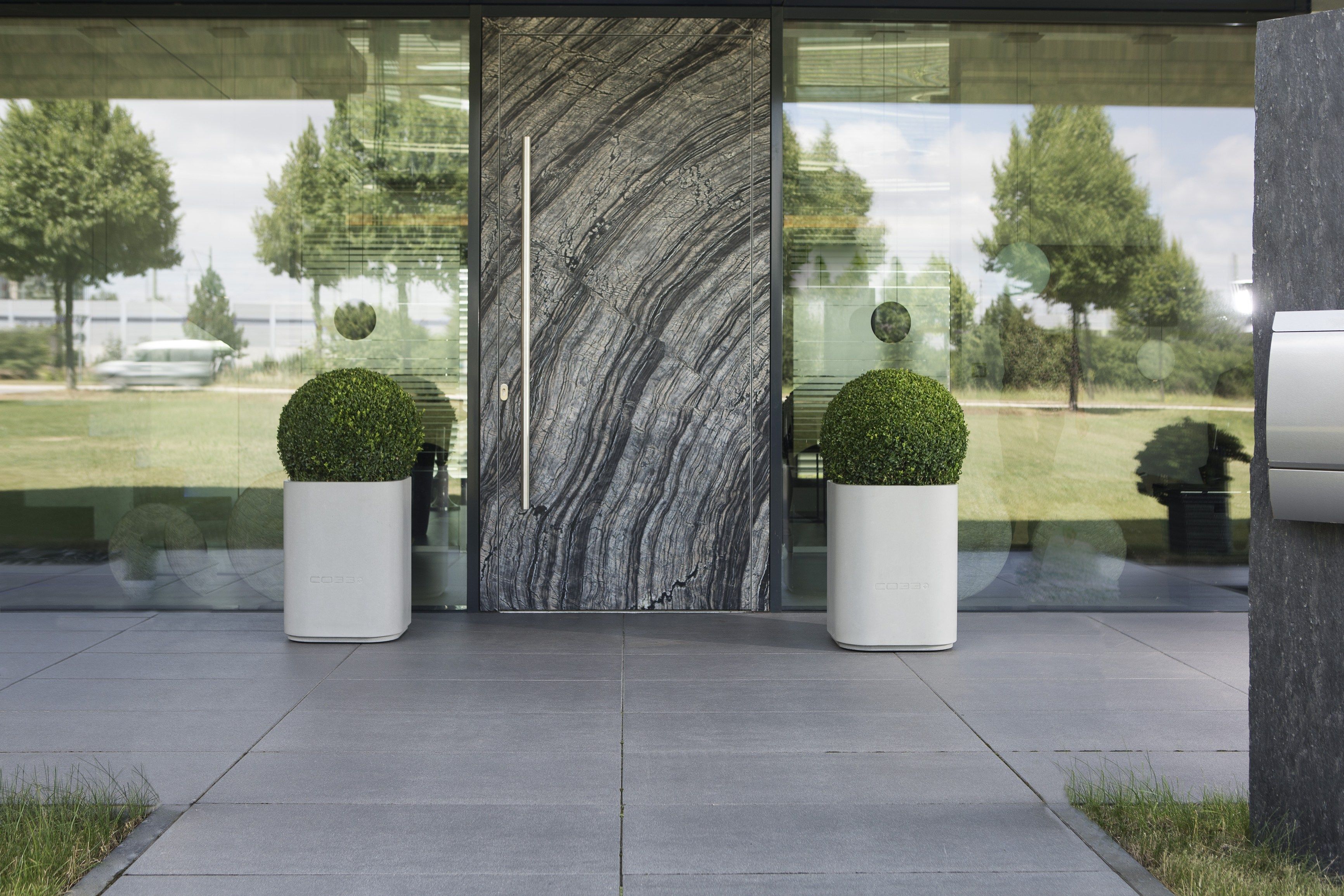 Concrete Planter/ Basic Container OPUS SATIO By CO33