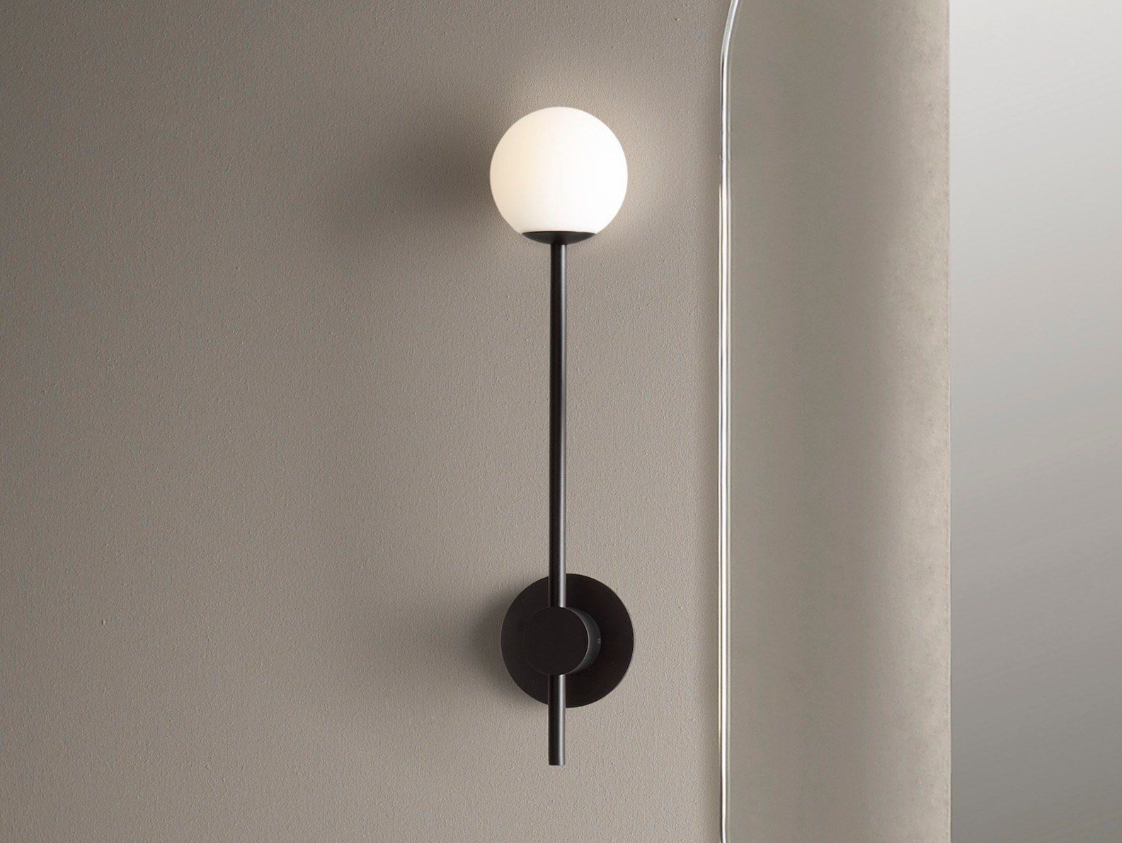 ORB SINGLE Lampada da parete a LED in metallo By Astro Lighting | design James Bassant