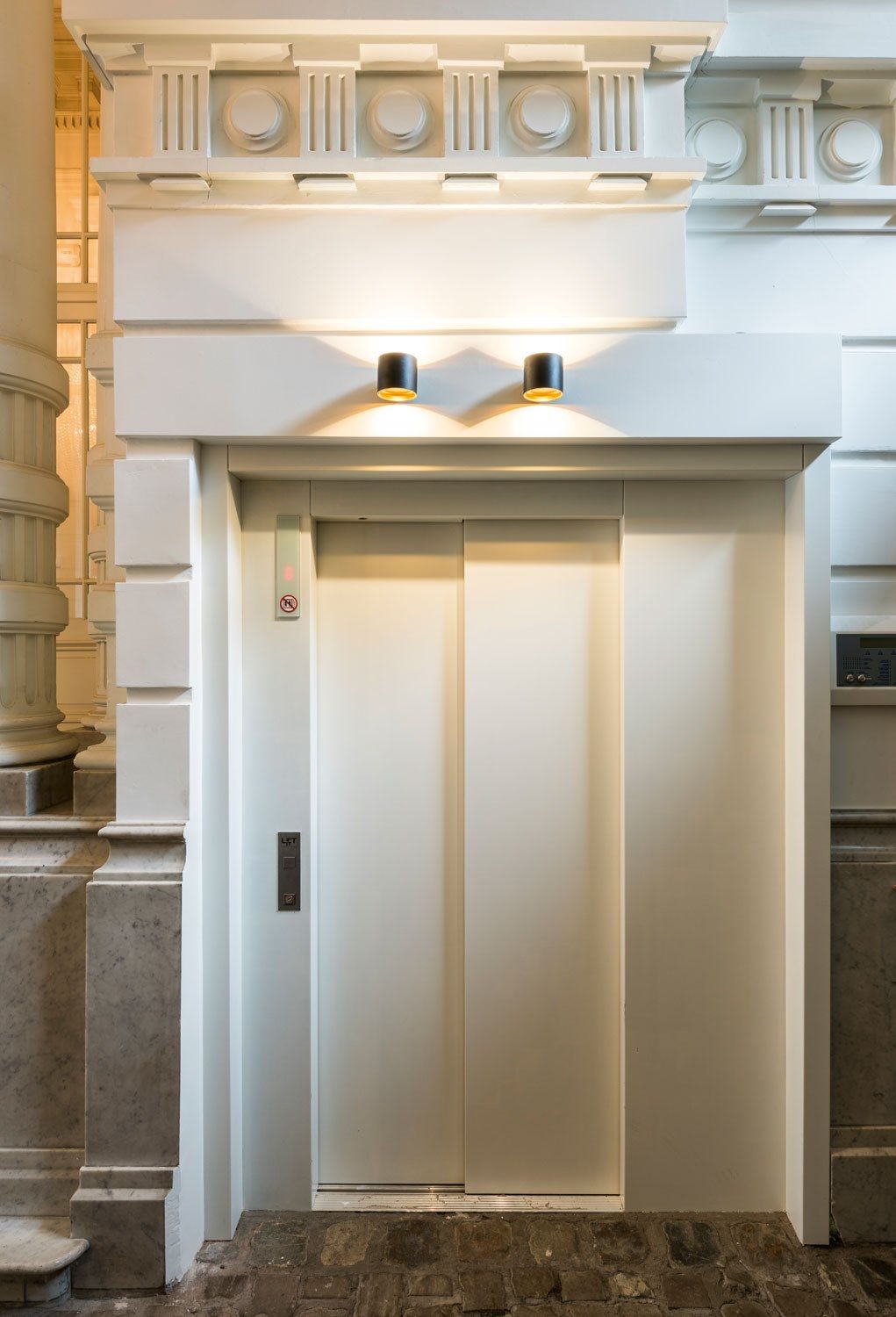 ORBIT LED wall light By Delta Light