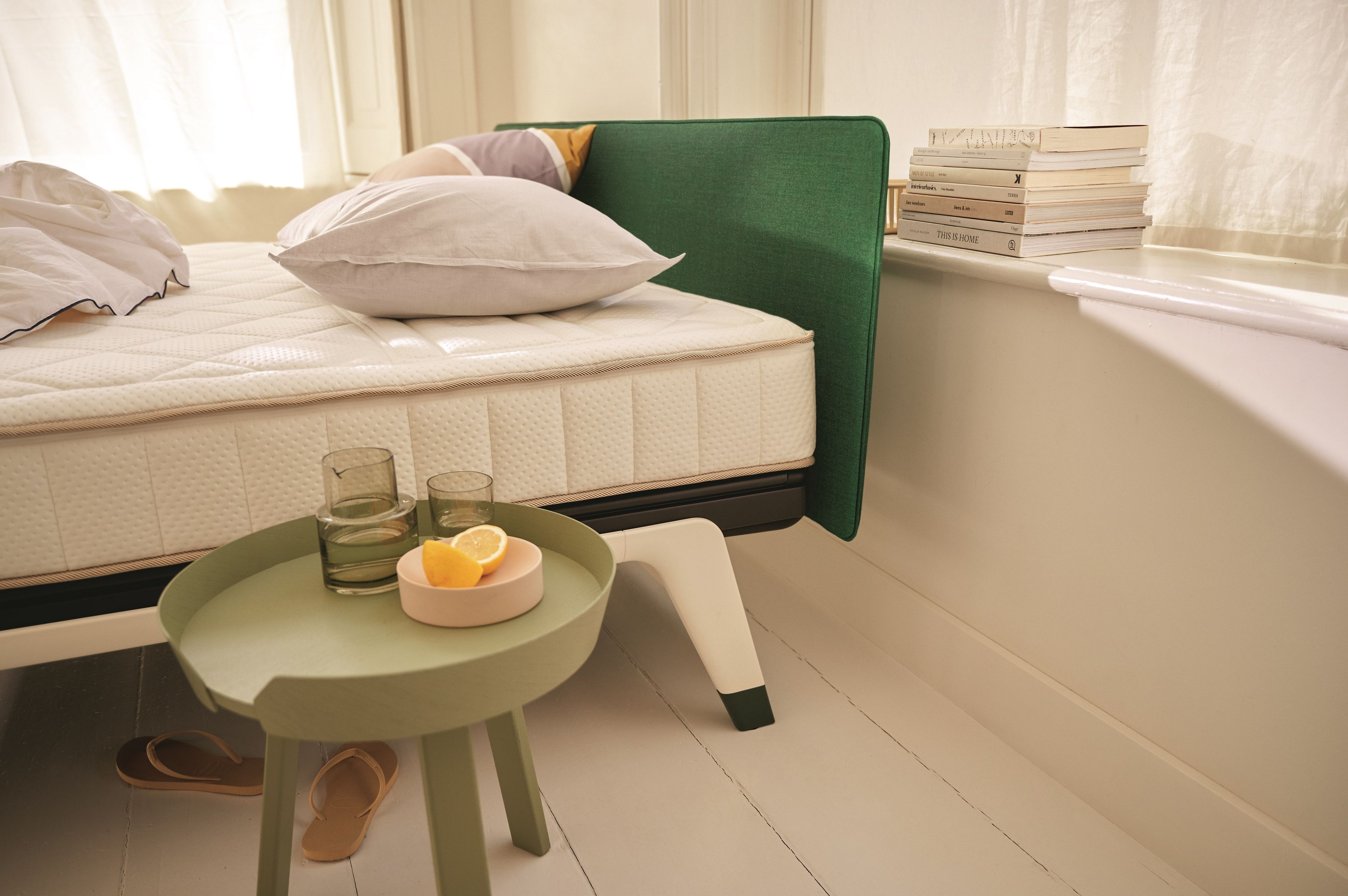 ORIGINAL Bed with upholstered headboard By Auping