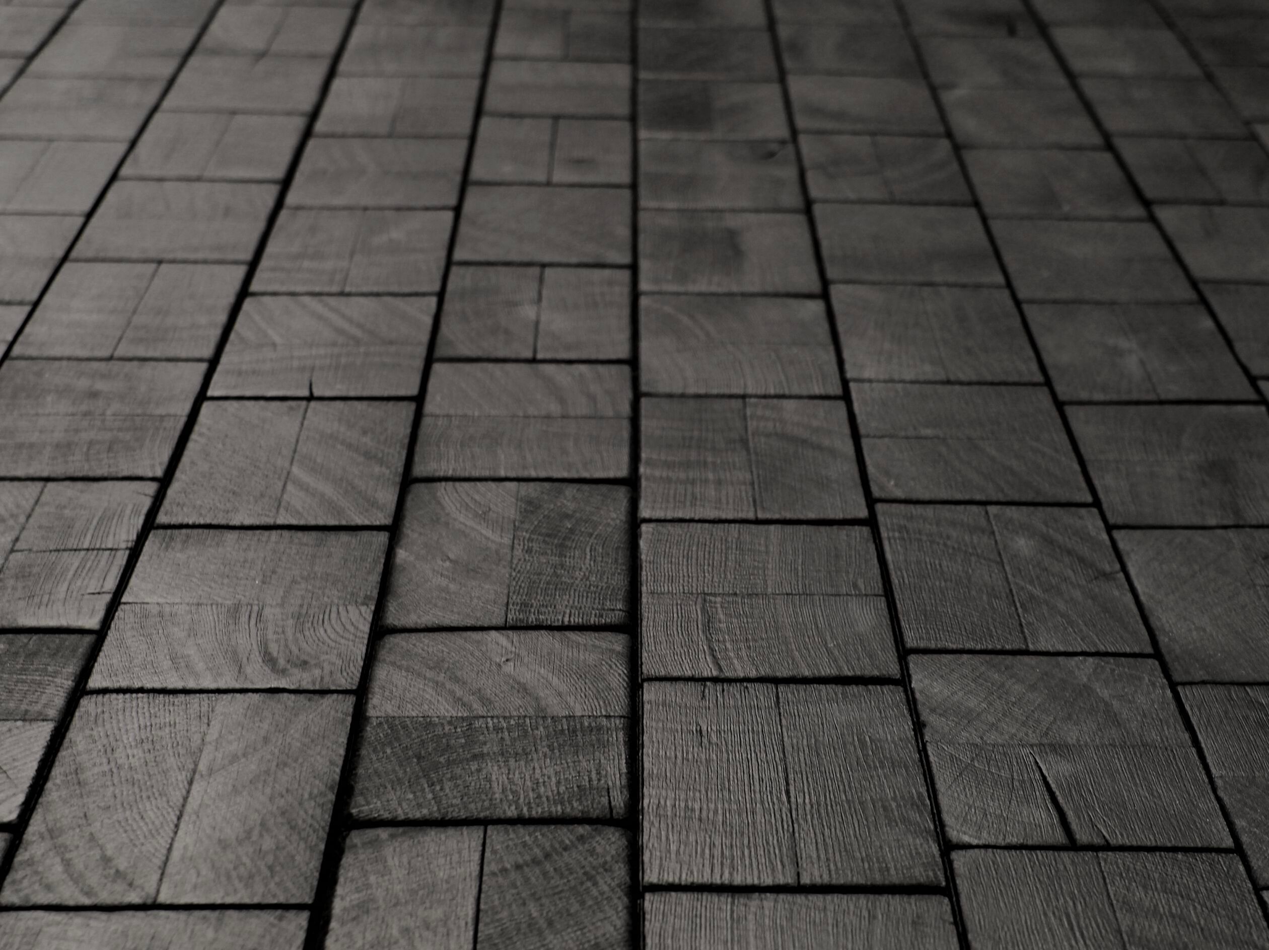 QUBES BLACK Pavimento/rivestimento in rovere By OSCARONO