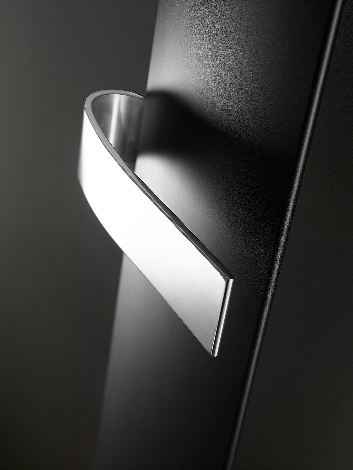 Wall-mounted aluminium decorative radiator OTHELLO MONO SLIM By RIDEA