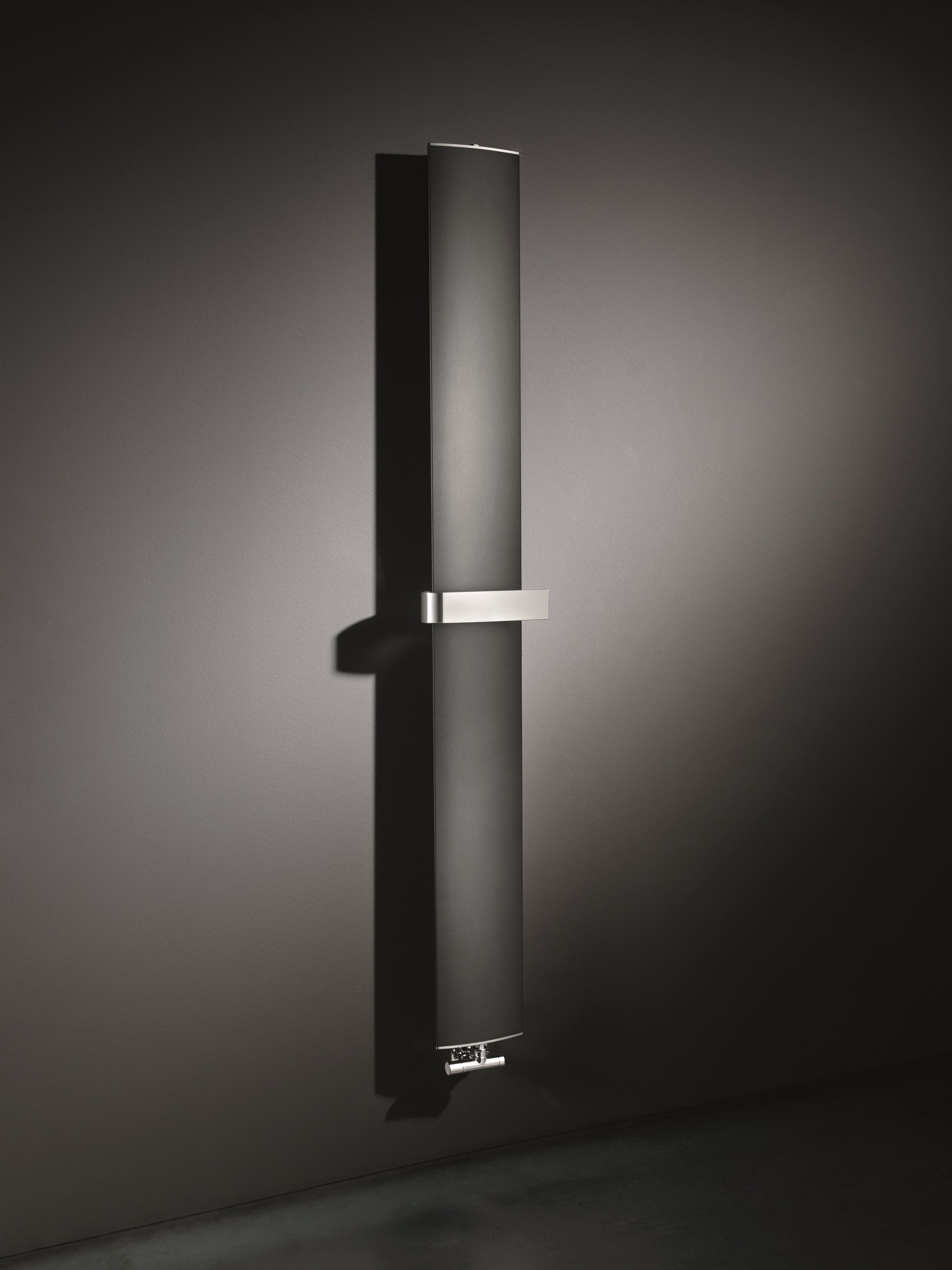 Wall-mounted aluminium decorative radiator OTHELLO MONO SLIM By RIDEA