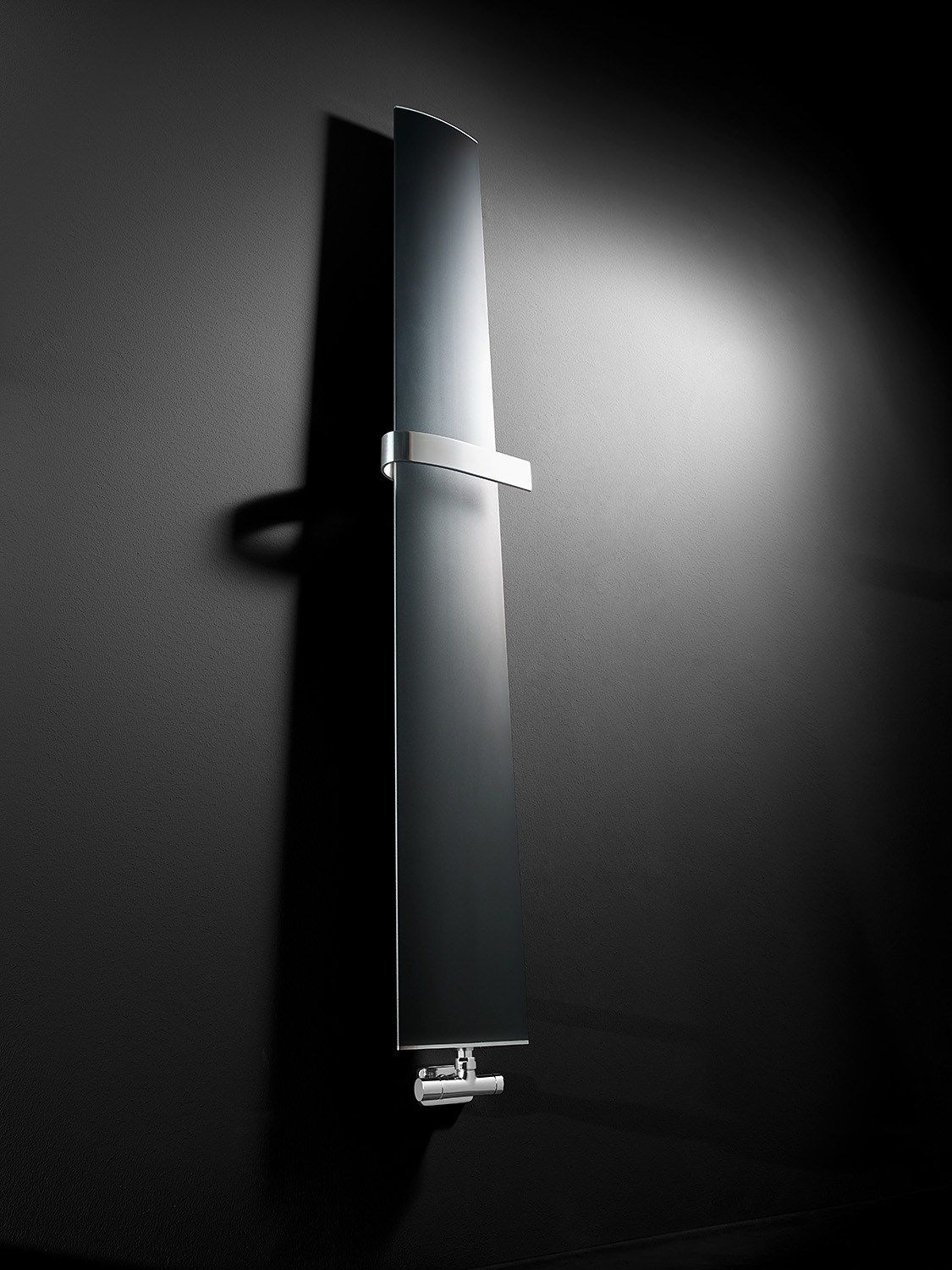 Wall-mounted aluminium decorative radiator OTHELLO MONO SLIM By RIDEA