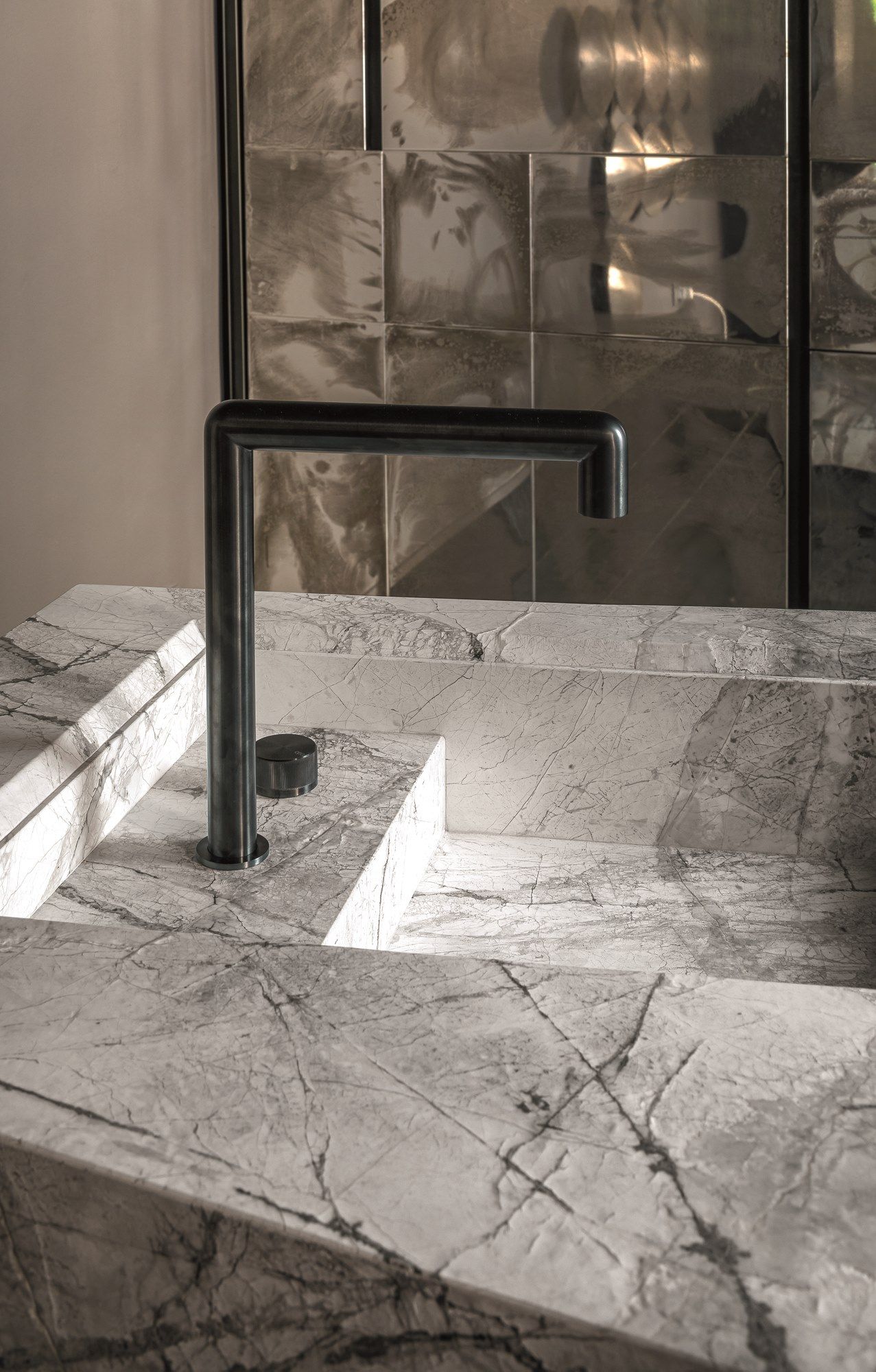 OZONE Stone kitchen with island By Henge | design Massimo Castagna