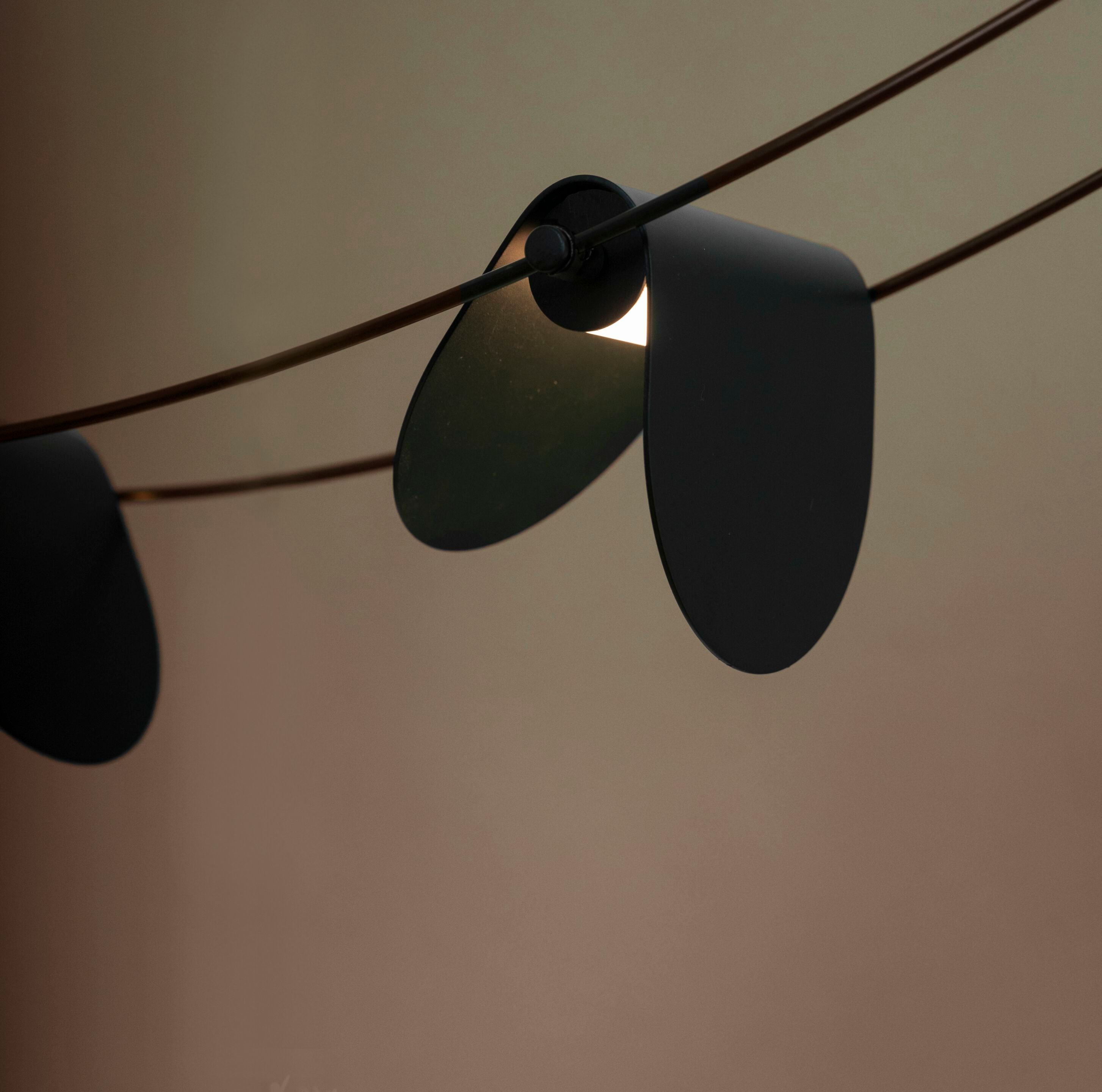 ALI DI LUCE LED brass pendant lamp By OliveLab | design Giulia Liverani