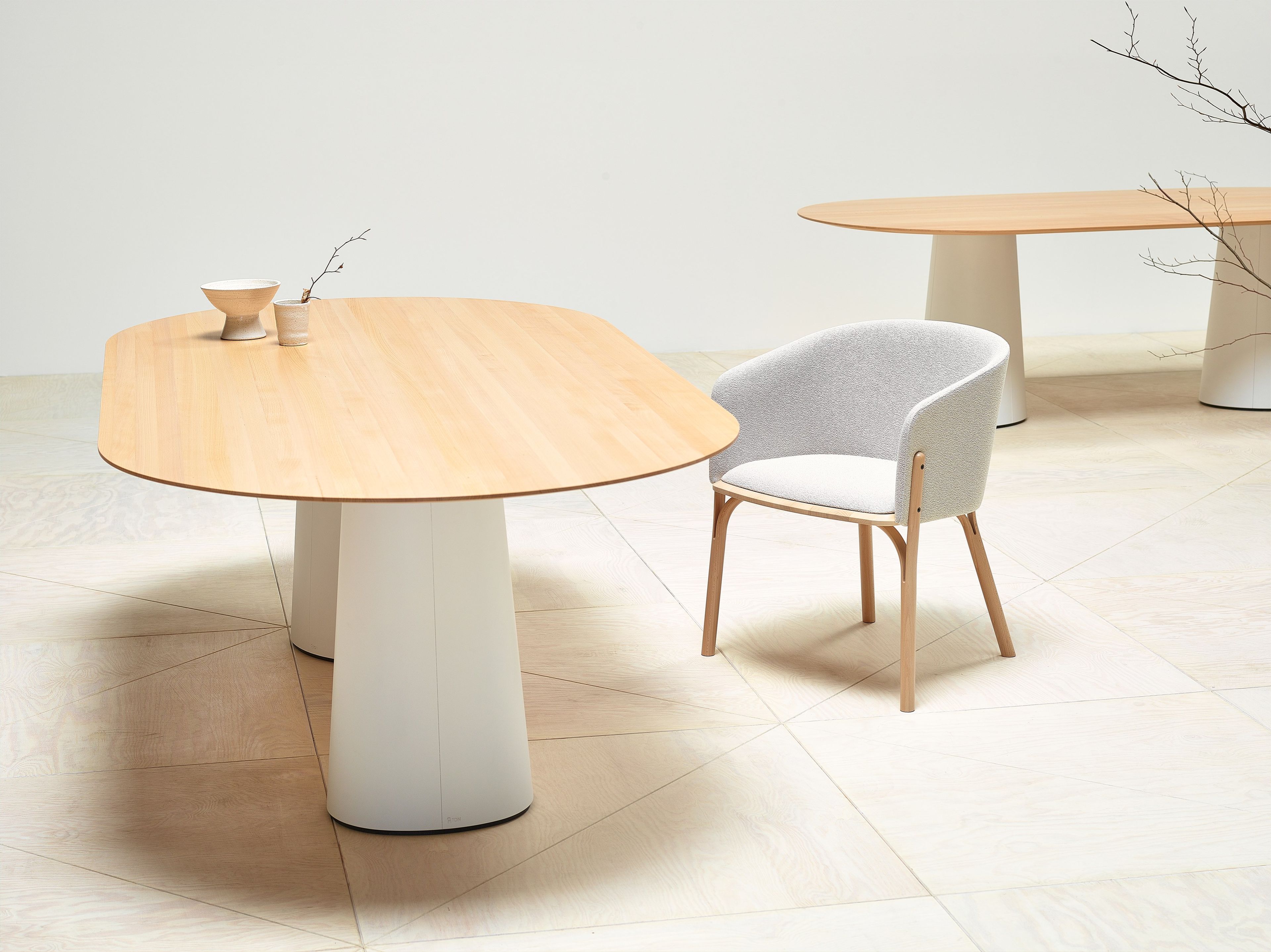 P.O.V. 464 Table By TON | design kaschkasch