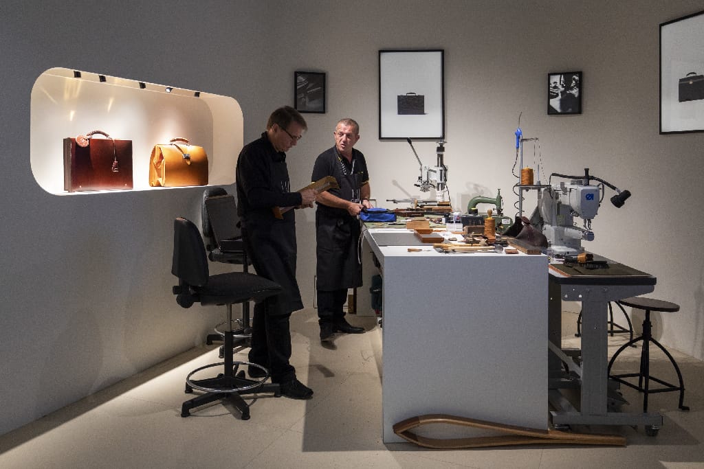 PALCO LOW VOLTAGE LED die cast aluminium track-Light By iGuzzini ...