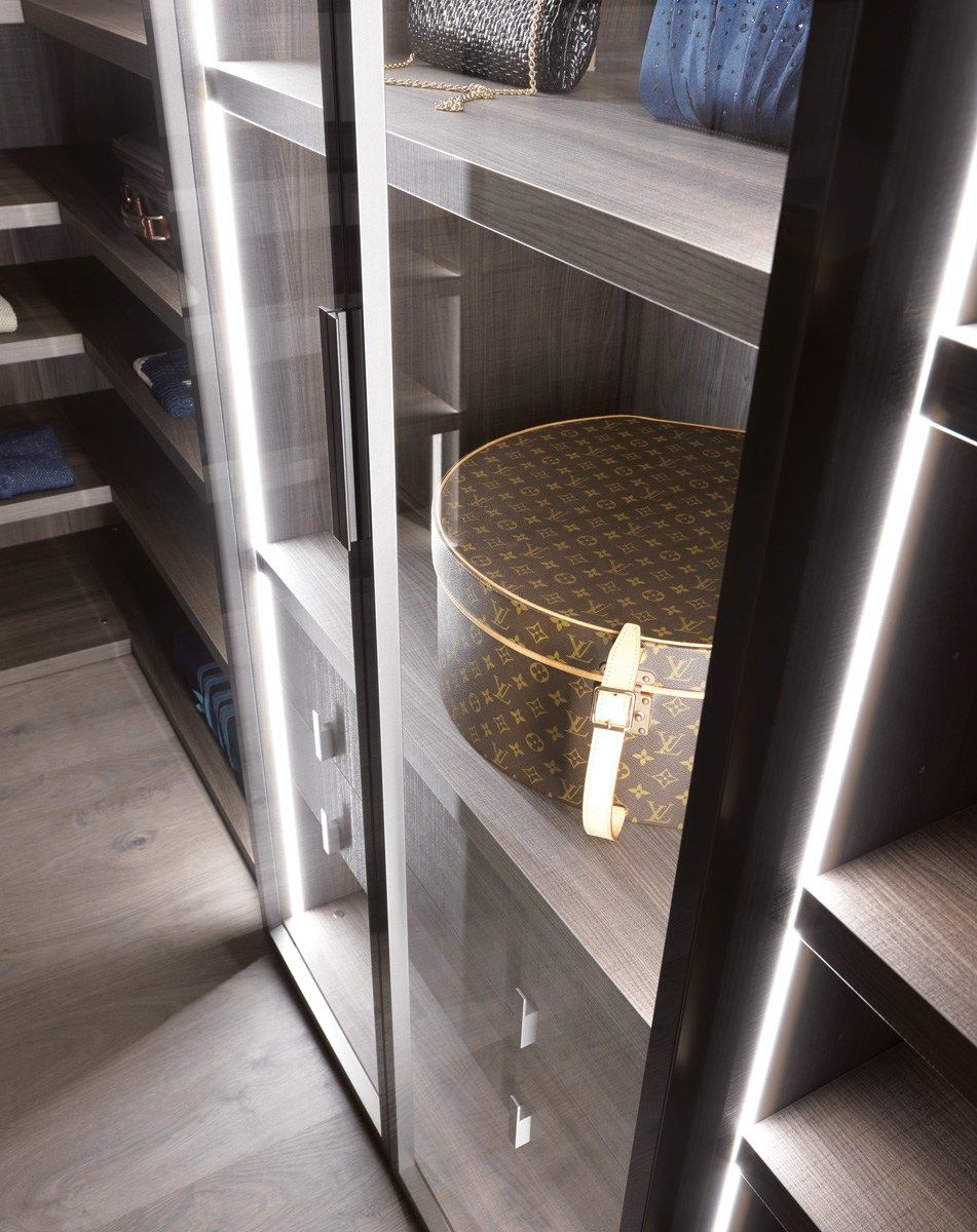PALO ALTO | Wood and glass walk-in wardrobe By MisuraEmme