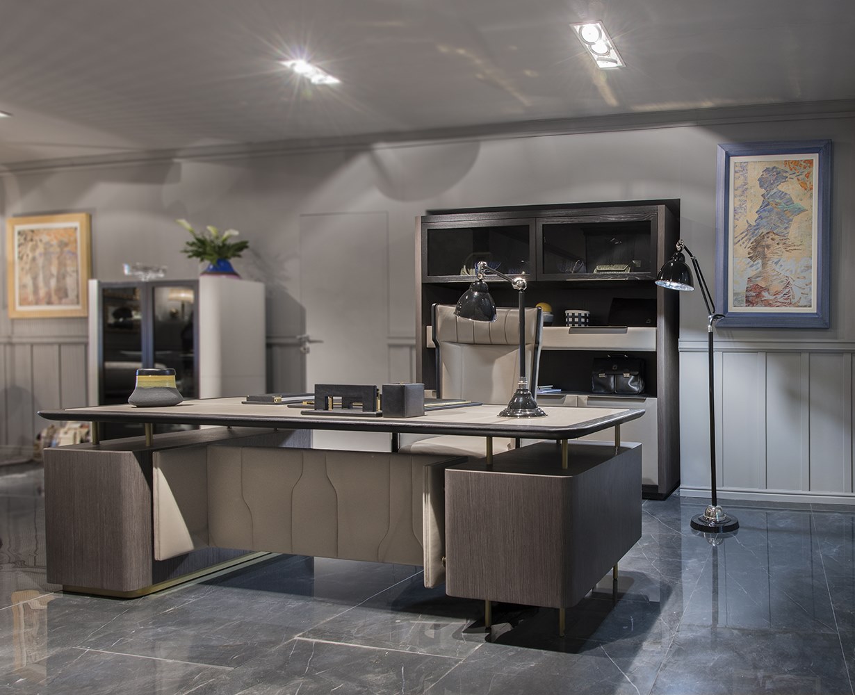 PANAMERA | Executive desk Leather executive desk with drawers By Formitalia