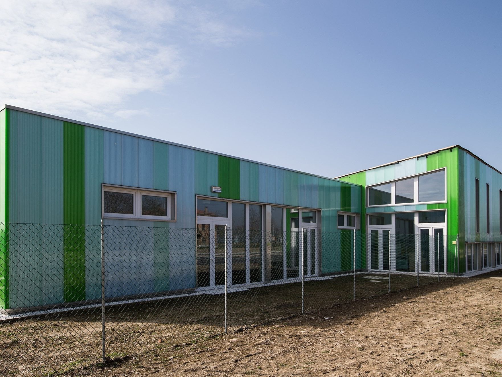 Extruded multiwall polycarbonate interlocking modular system PANELPIÙ ...