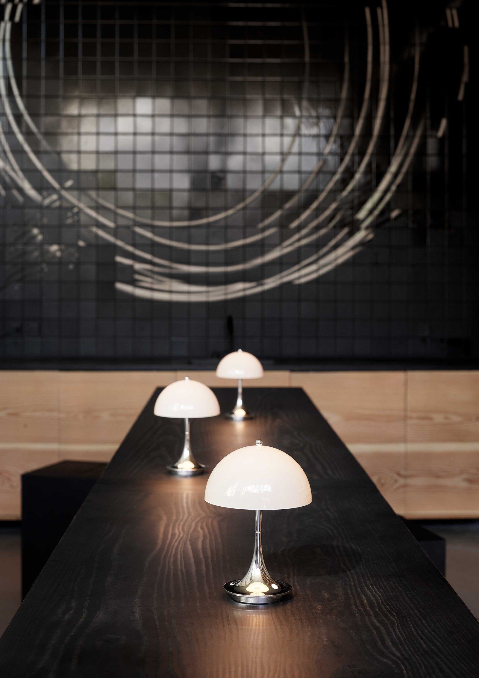 PANTHELLA PORTABLE V2 Table lamp By Louis Poulsen | design Verner Panton