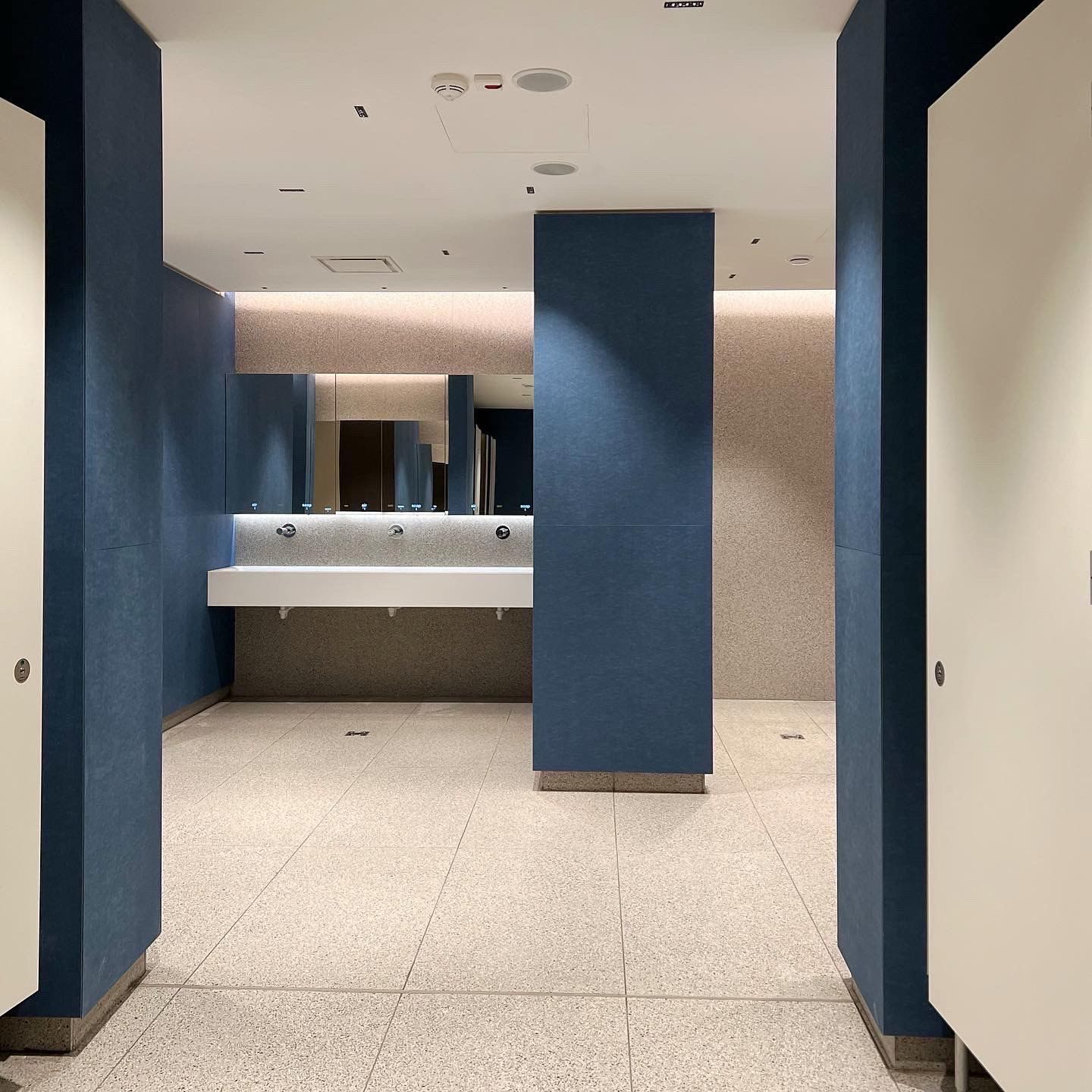 PAPERSTONE® Materiale ecologico per arredo e oggettistica By PaperStone®