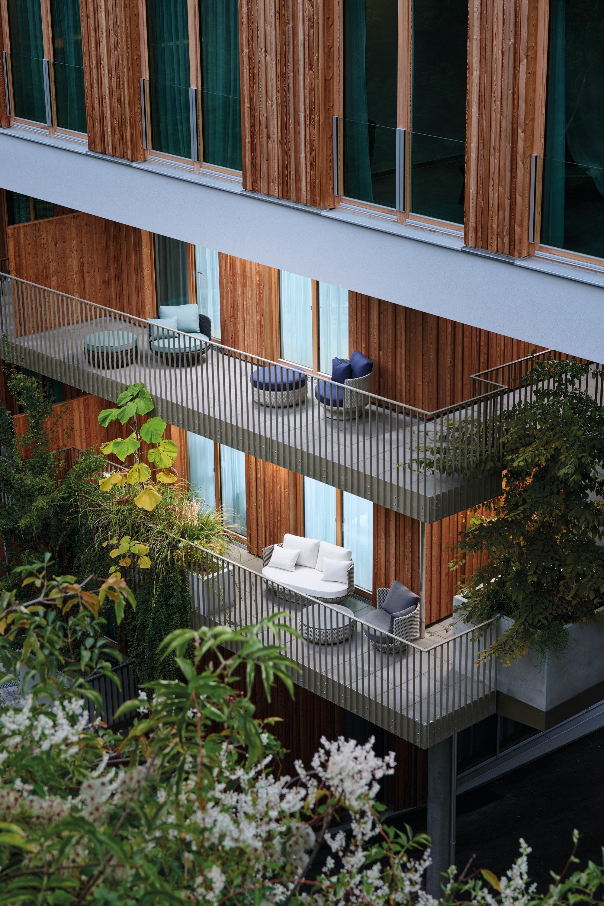 PARADISE BIRD OUTDOOR Fabric garden sofa By Wittmann | design Luca Nichetto