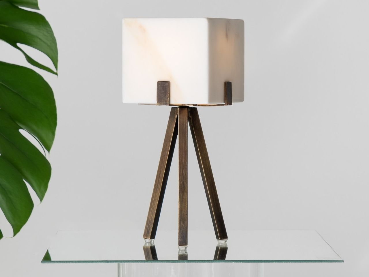 Marble table lamp PARTICLE By On Entropy