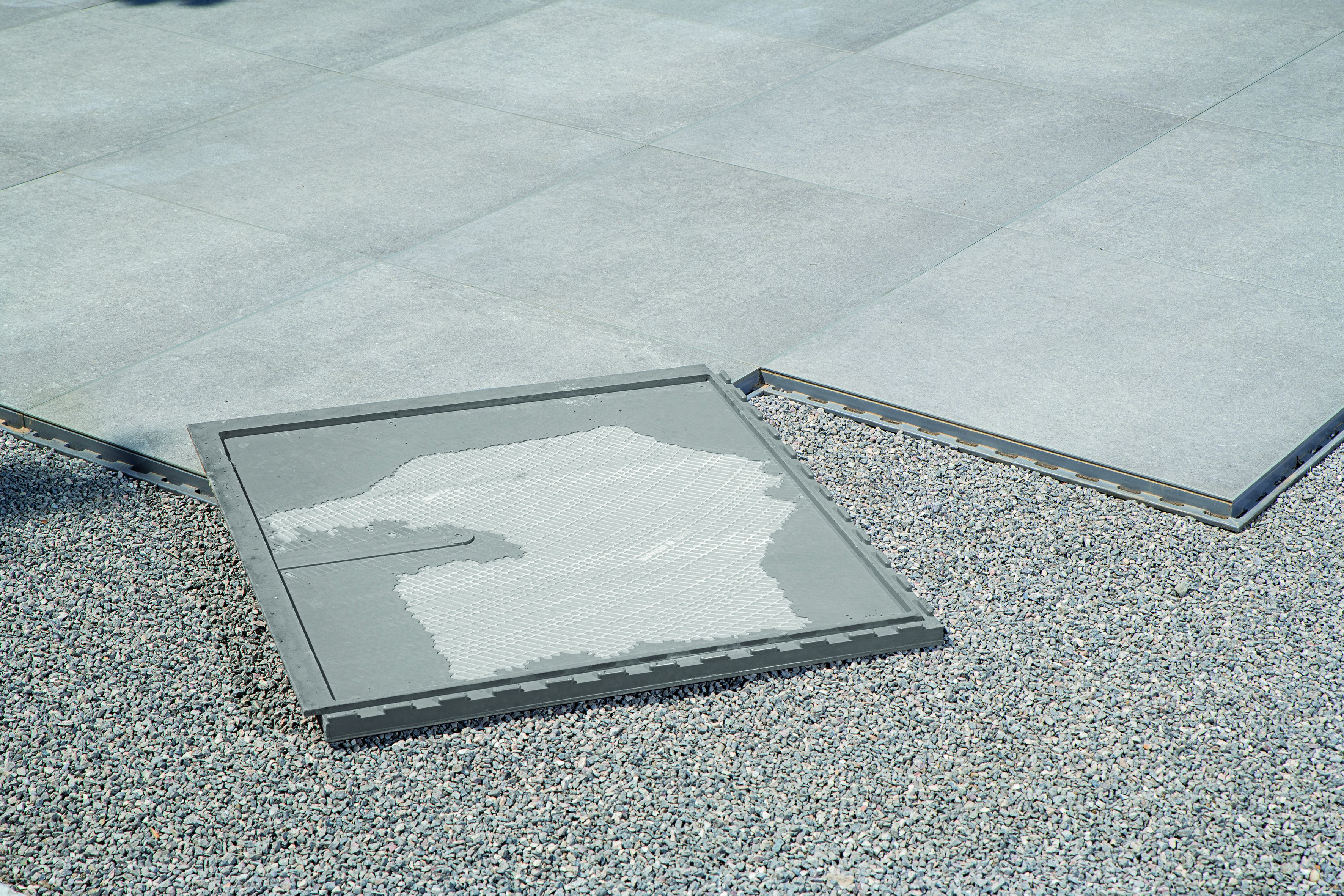 PAVE AND GO OUTDOOR Outdoor system of tiles with vertical interlocking ...