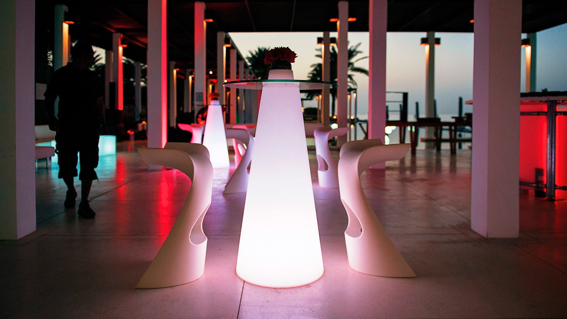 Polyethylene high table with light PEAK By SLIDE design Aksu&Suardi Studio