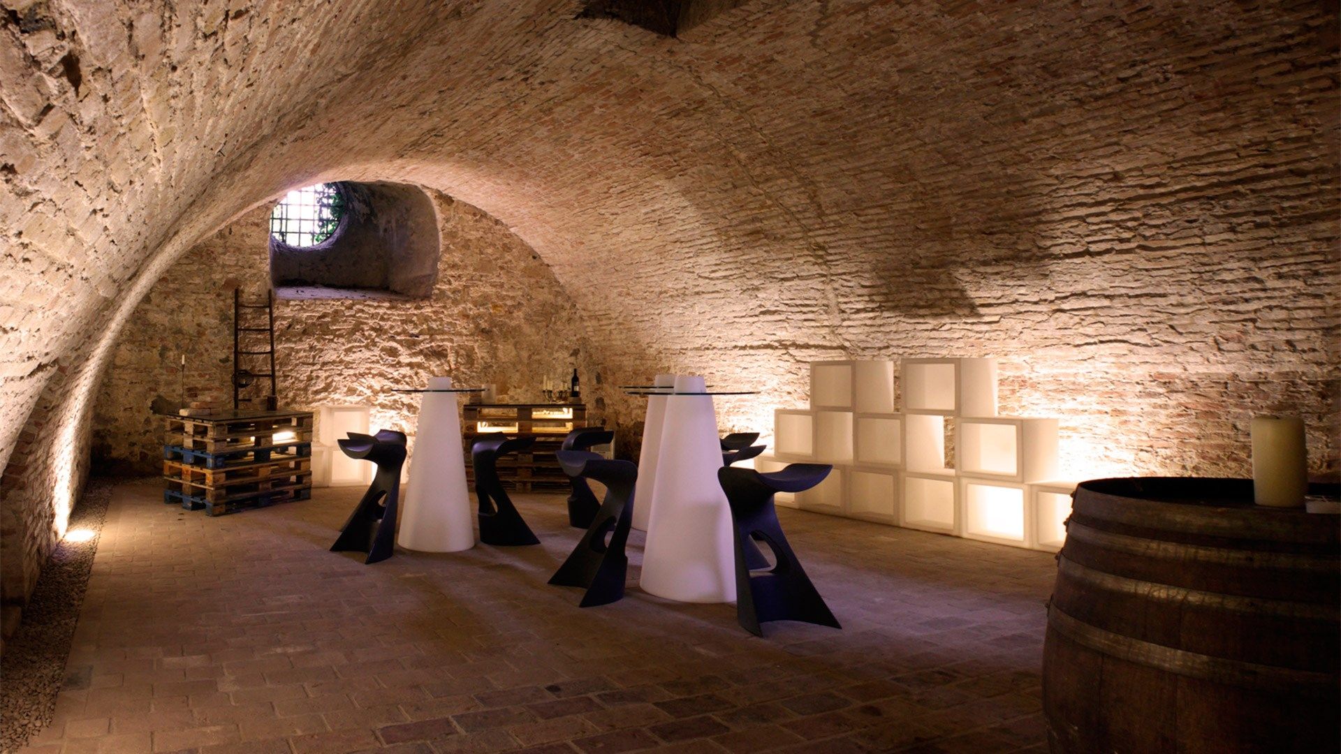 Polyethylene high table with light PEAK By SLIDE design Aksu&Suardi Studio