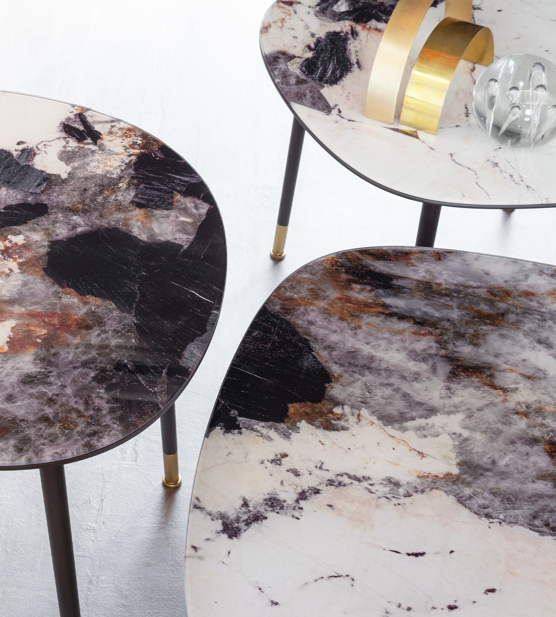 PEBBLE | Tempered glass coffee table By Morica Design