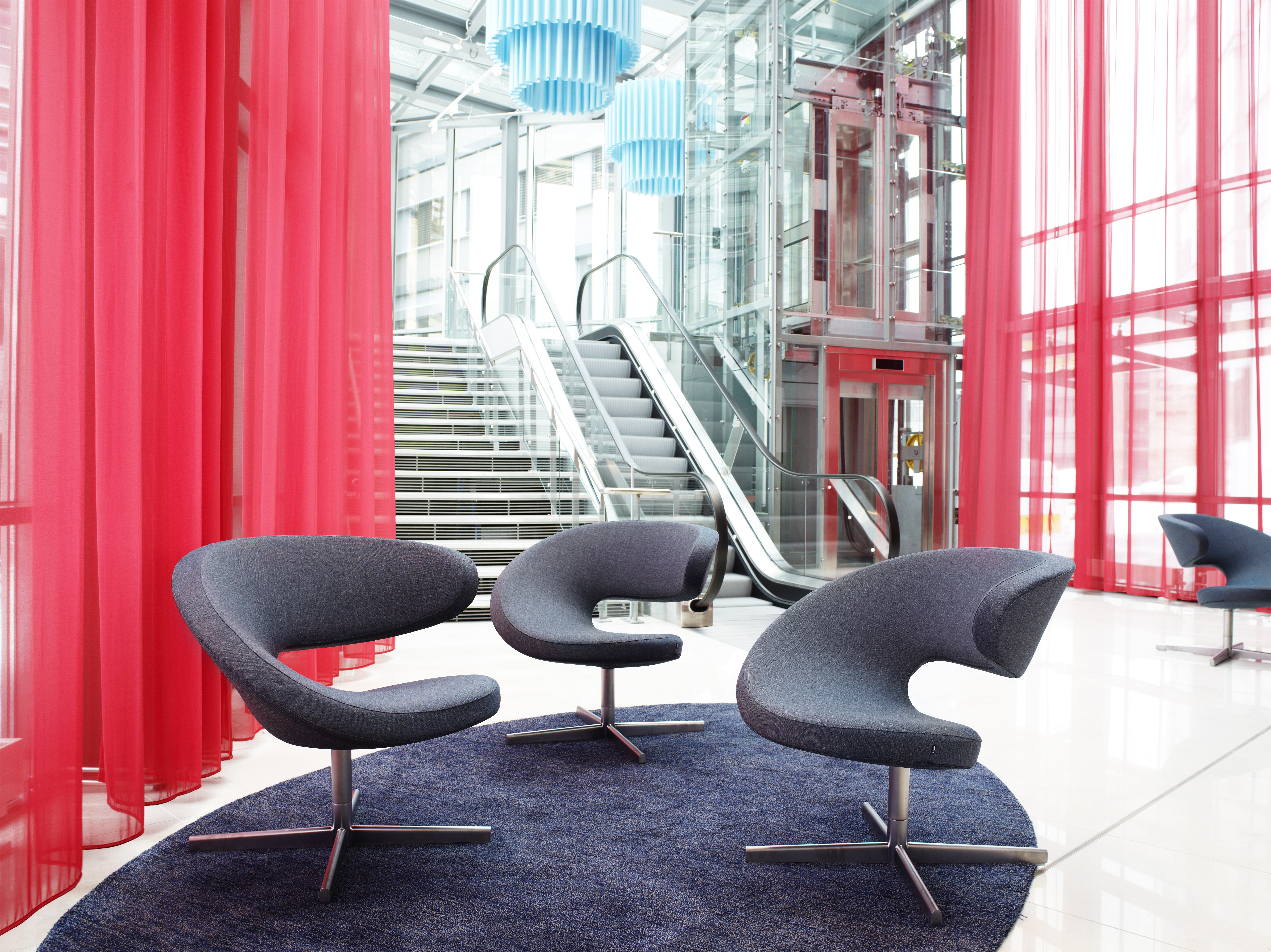 Contemporary style ergonomic swivel armchair PEEL™ CLUB By Varier ...