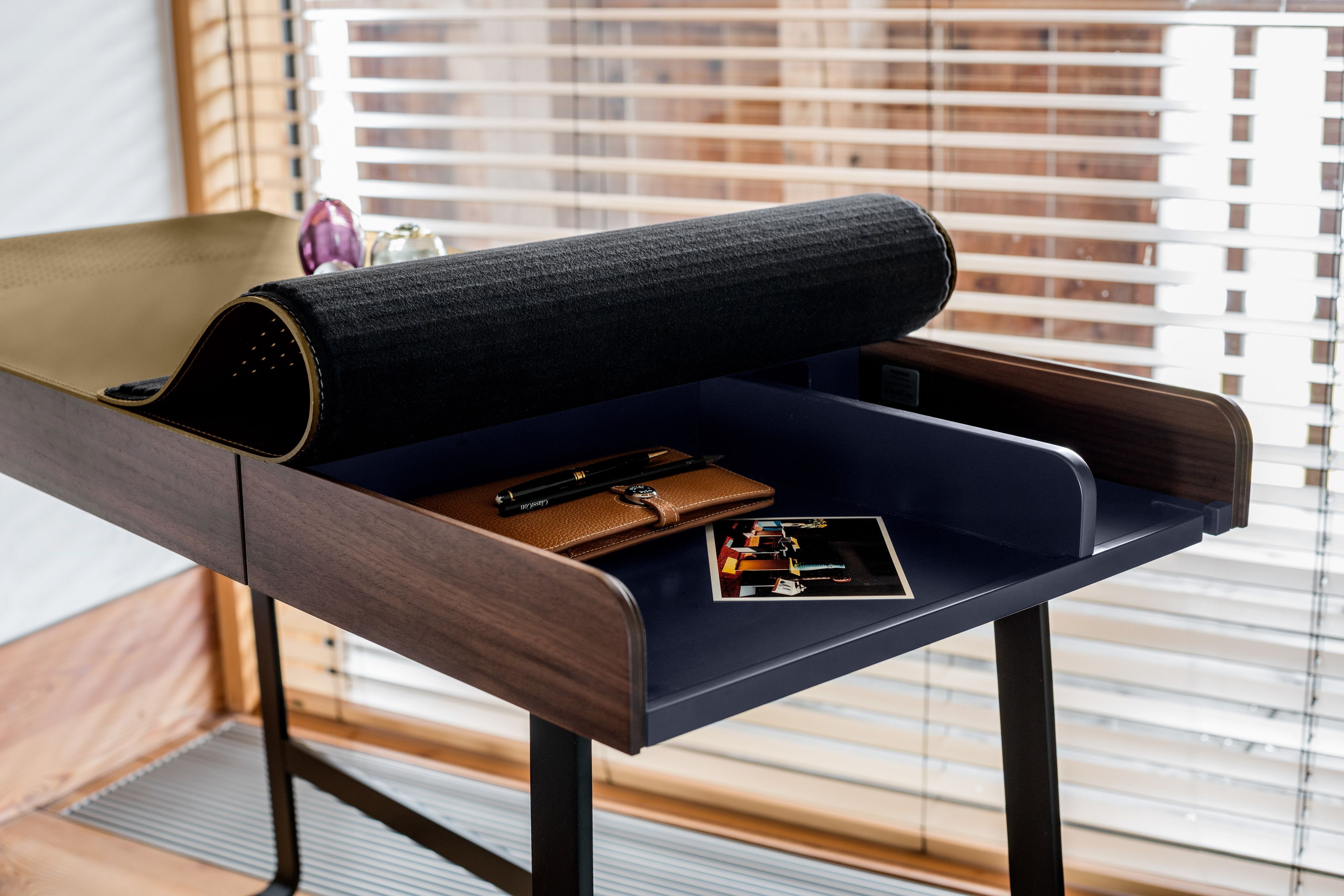 PEGASUS HOME DESK Writing desk By ClassiCon