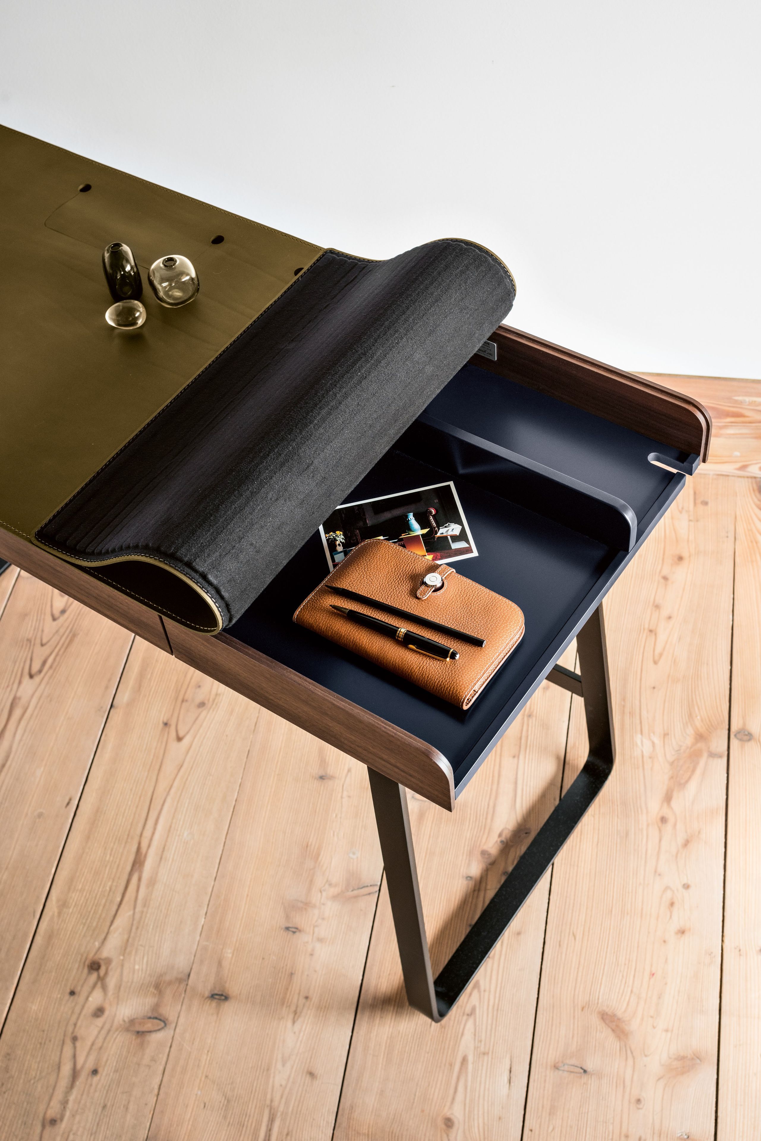 PEGASUS HOME DESK Writing desk By ClassiCon