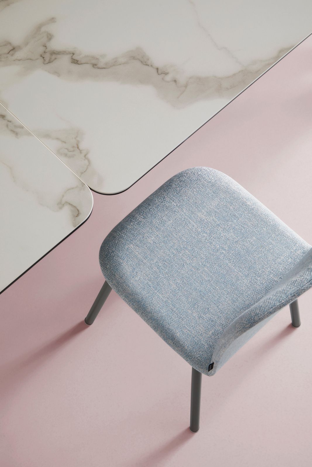 PEPPER Upholstered fabric chair By Mobliberica