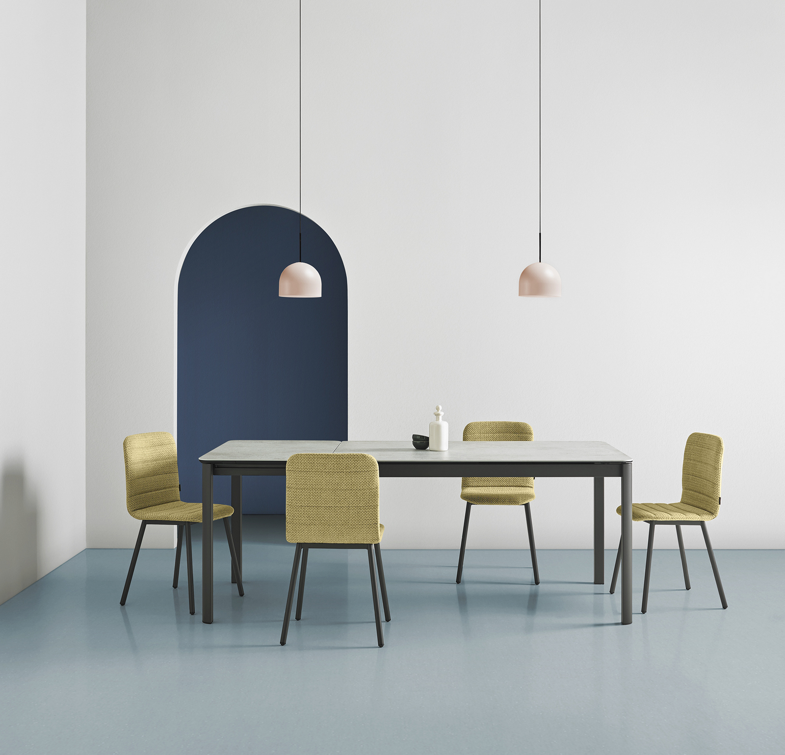 PEPPER Upholstered fabric chair By Mobliberica