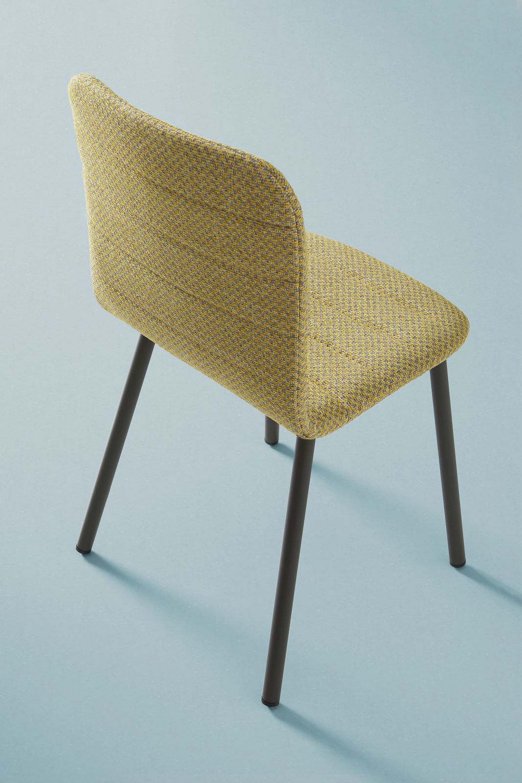 PEPPER Upholstered fabric chair By Mobliberica